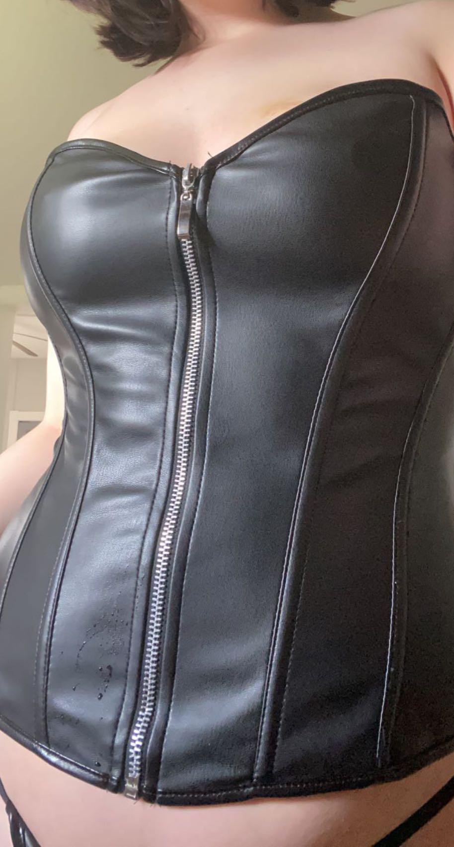 Get on your knees slave | Scrolller