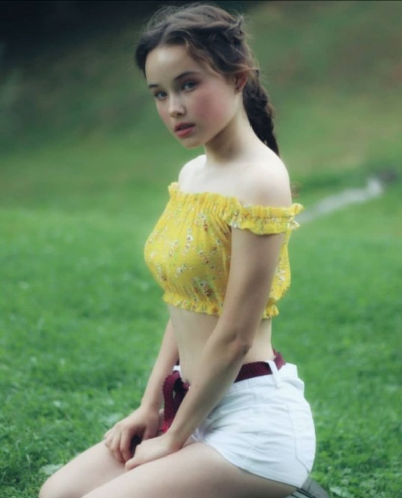 I love tops that are made for pulling down | Scrolller