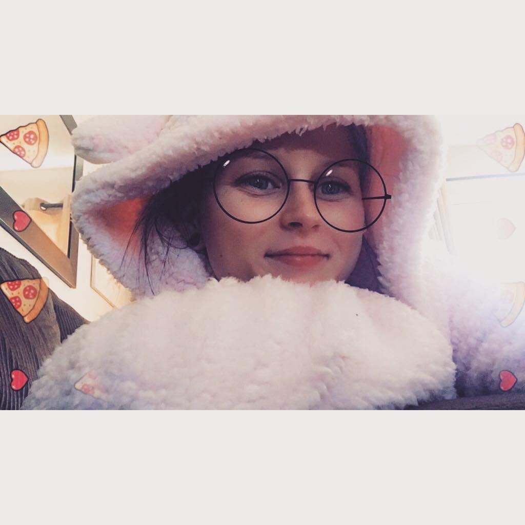 I’m a fluffy bunny 💗 | Scrolller