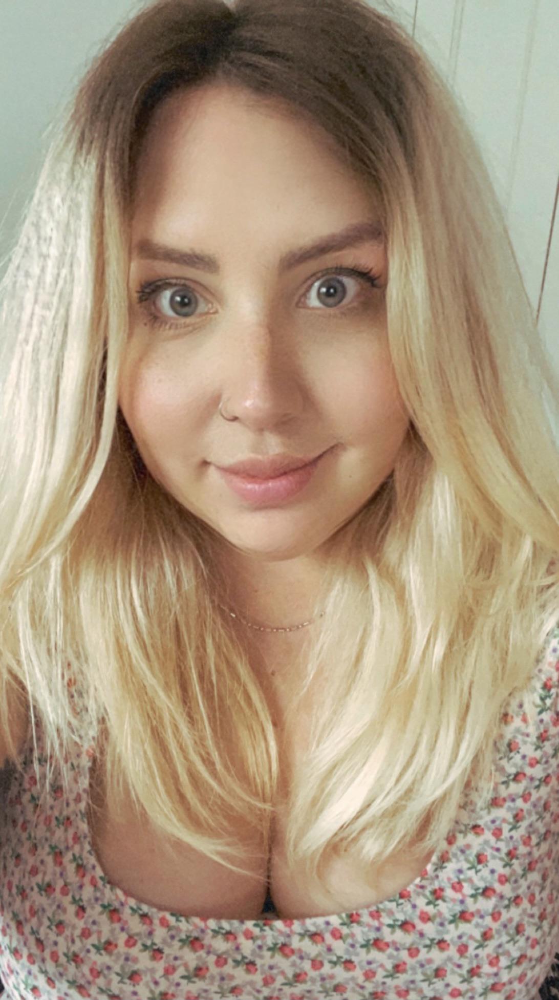 I feel bratty 😤 | Scrolller