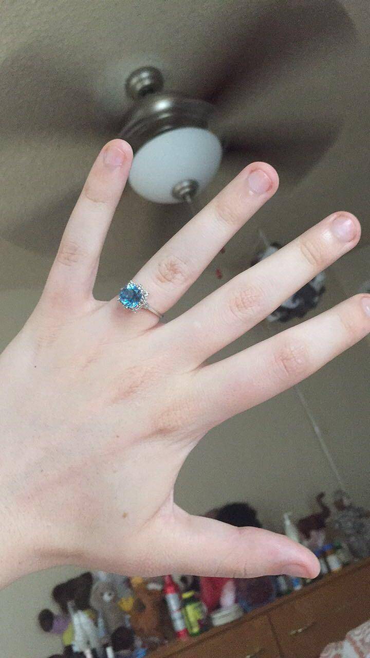 I’m engaged to my daddy!!! | Scrolller