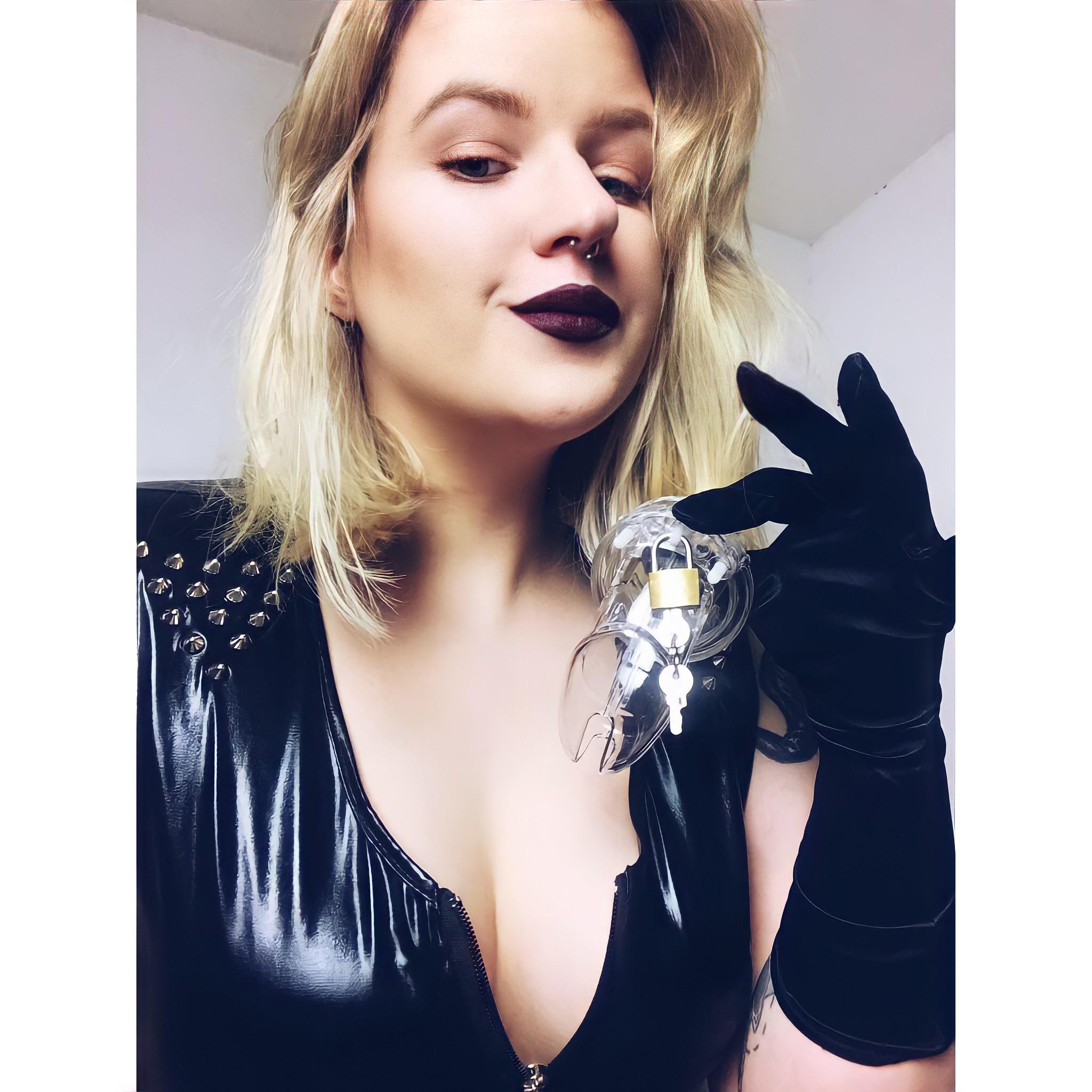 I’m gonna lock 🔐 you and take this key 🔑 with me 🤫 | Scrolller