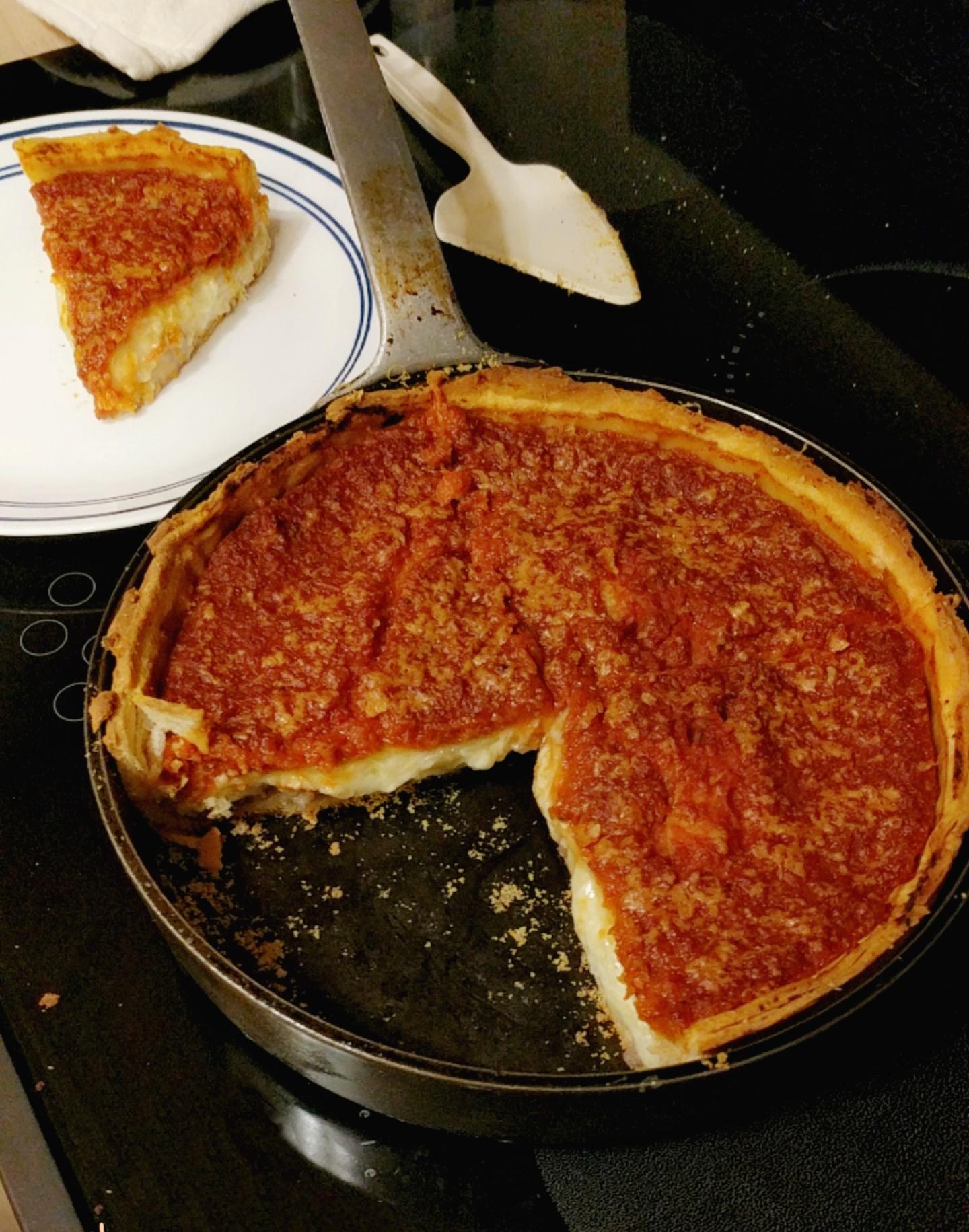 I made Chicago style deep dish with spicy Italian sausage | Scrolller