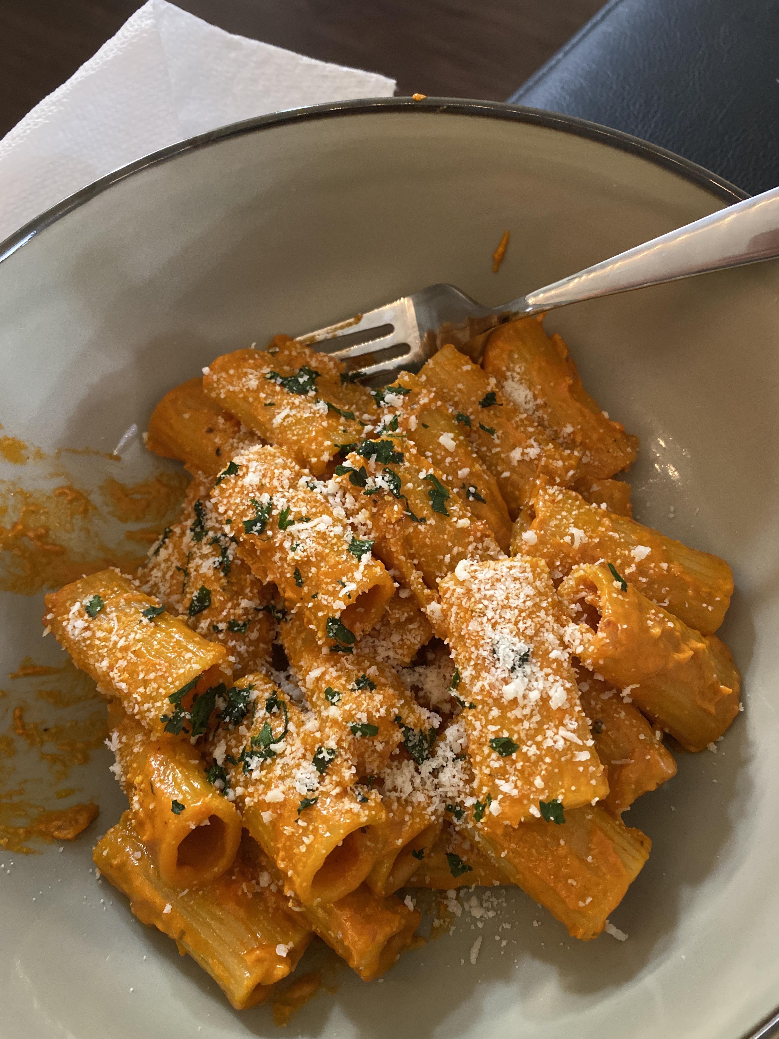 I made rigatoni with a homemade spicy vodka sauce! | Scrolller
