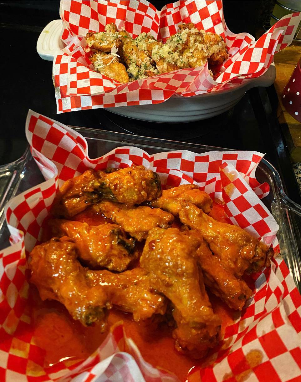 I made some Buffalo and Garlic-Parm wings last night!! 🔥 😋 | Scrolller