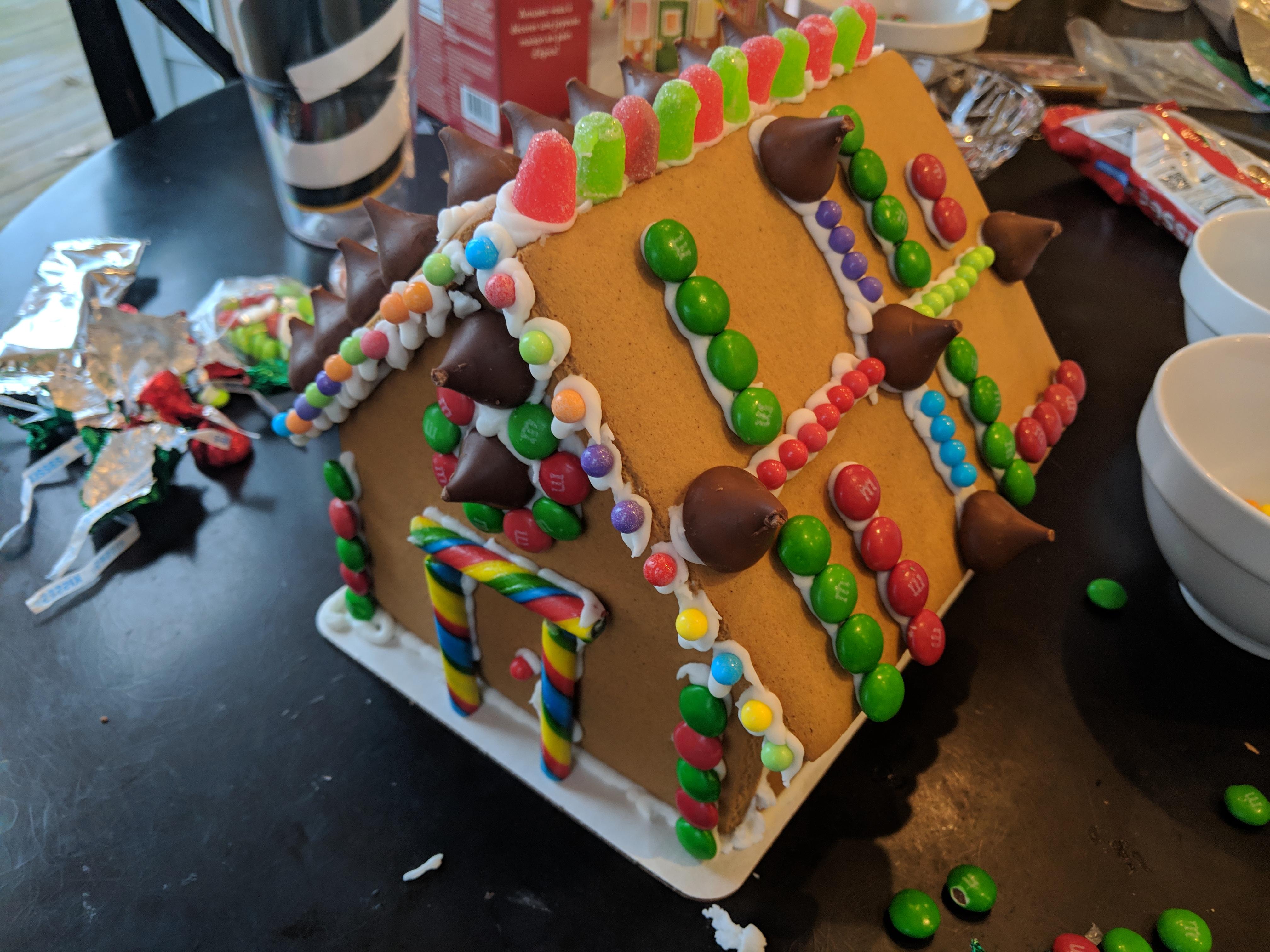 I made this cool gingerbread house | Scrolller