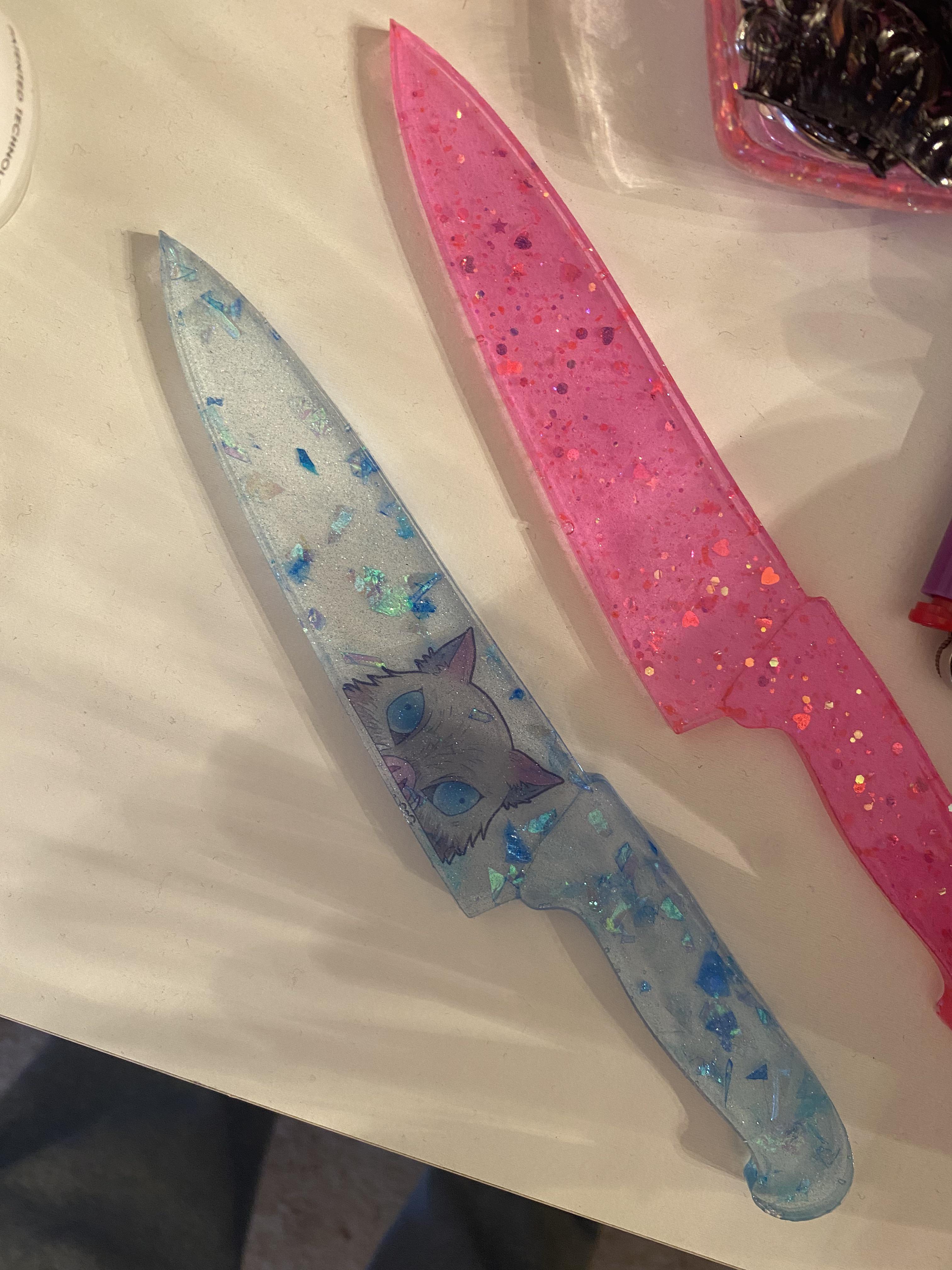 I make a lot of resin art and decided to make a lil inosuke knife 🥺 | Scrolller