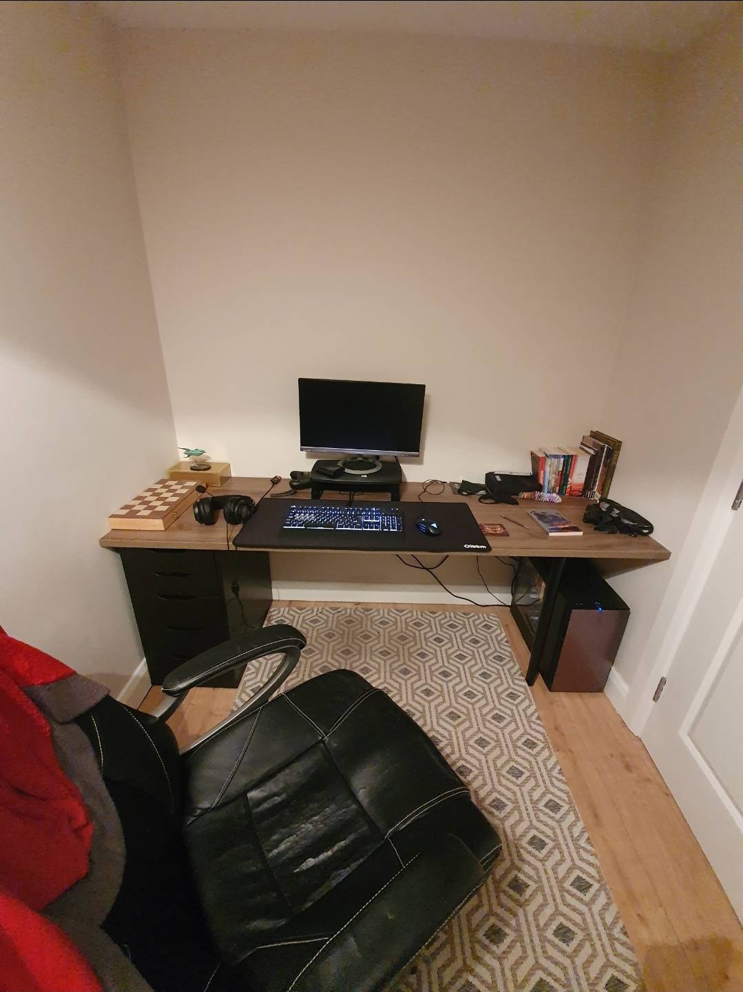 I need help with interior design/decorations for my setup. I want maybe a shelf or two for books ...