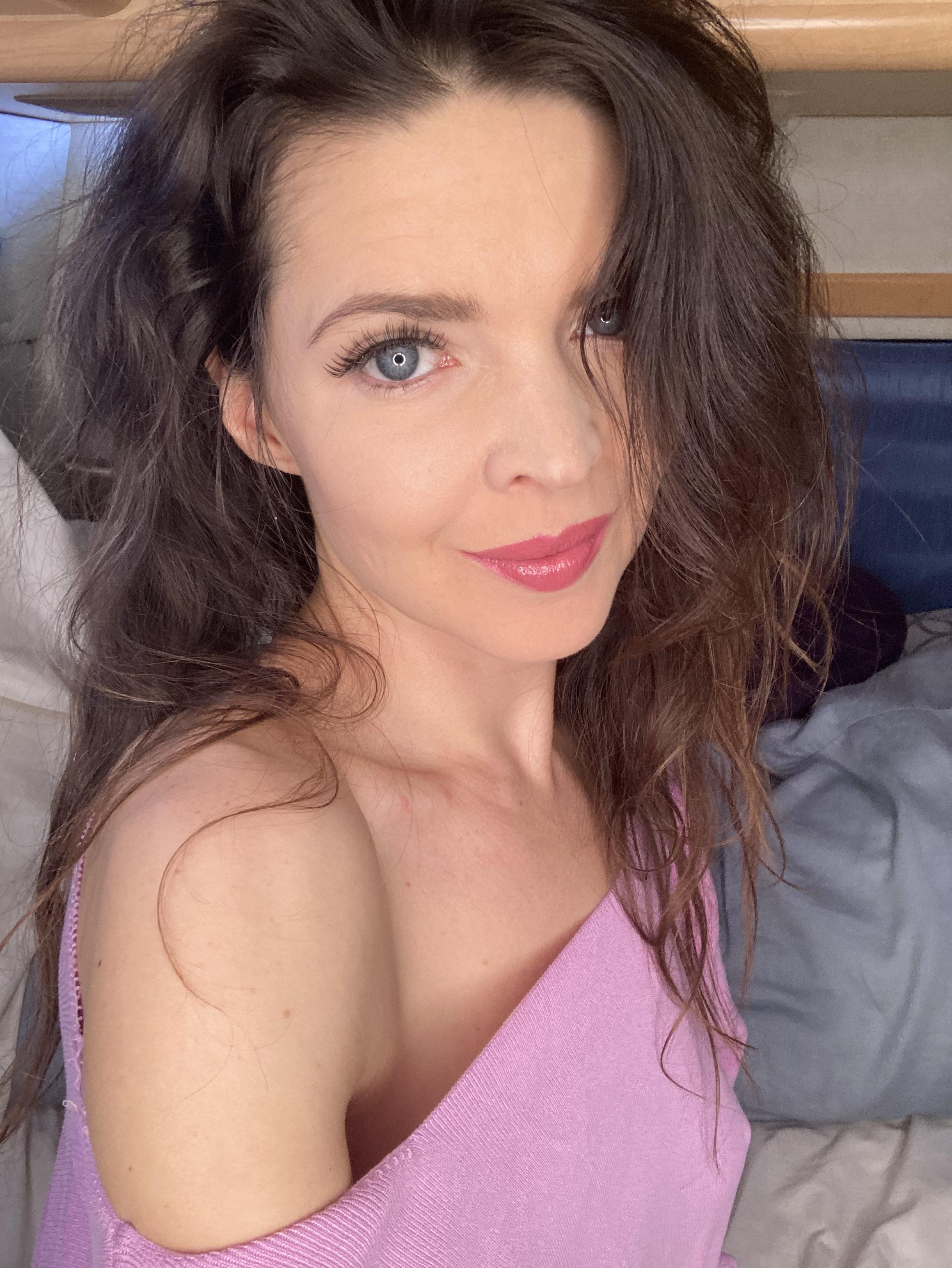 I Never Used To Wear Pink Scrolller