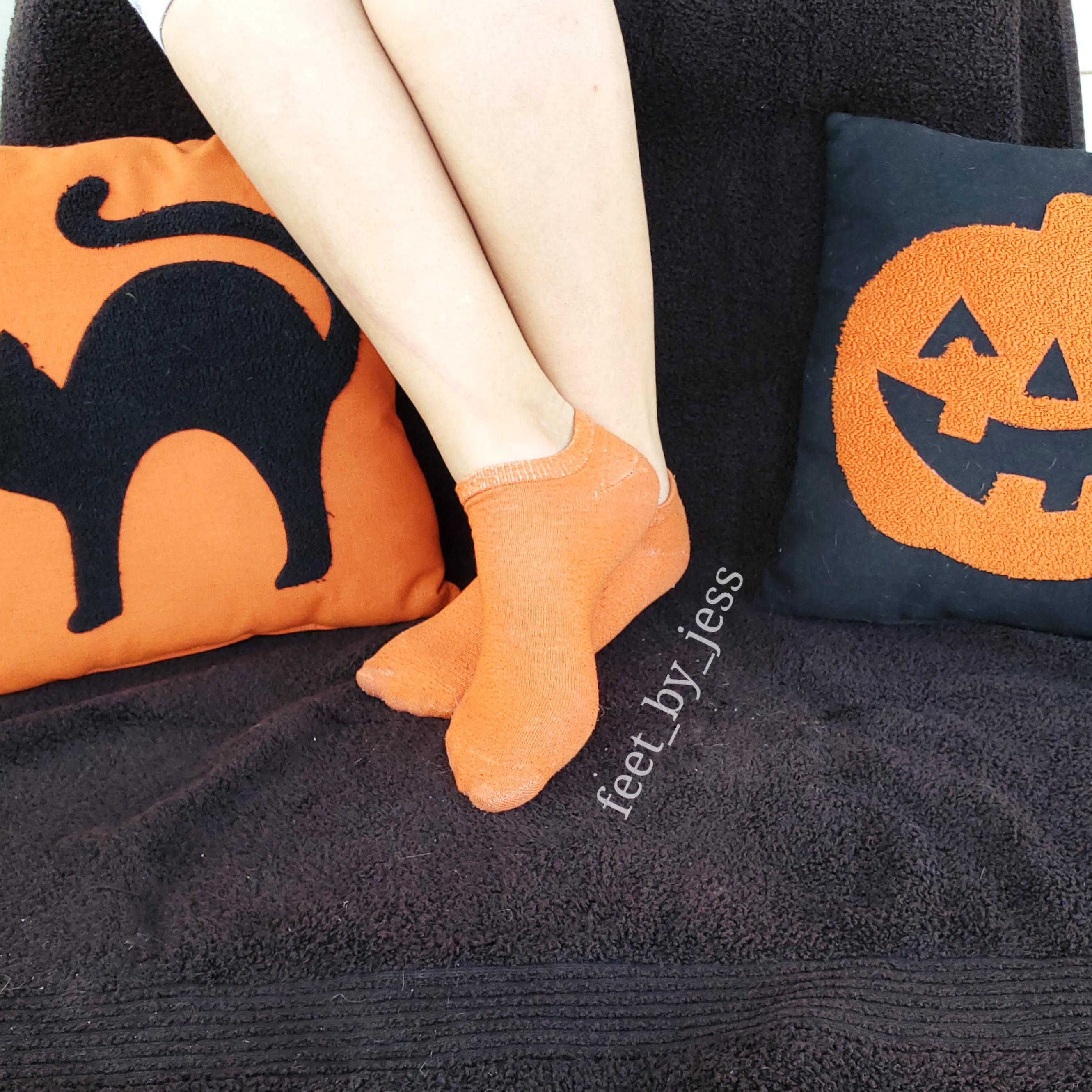 "I put a spell on you, and now you're mine" 😘🧙‍♀️ | Scrolller