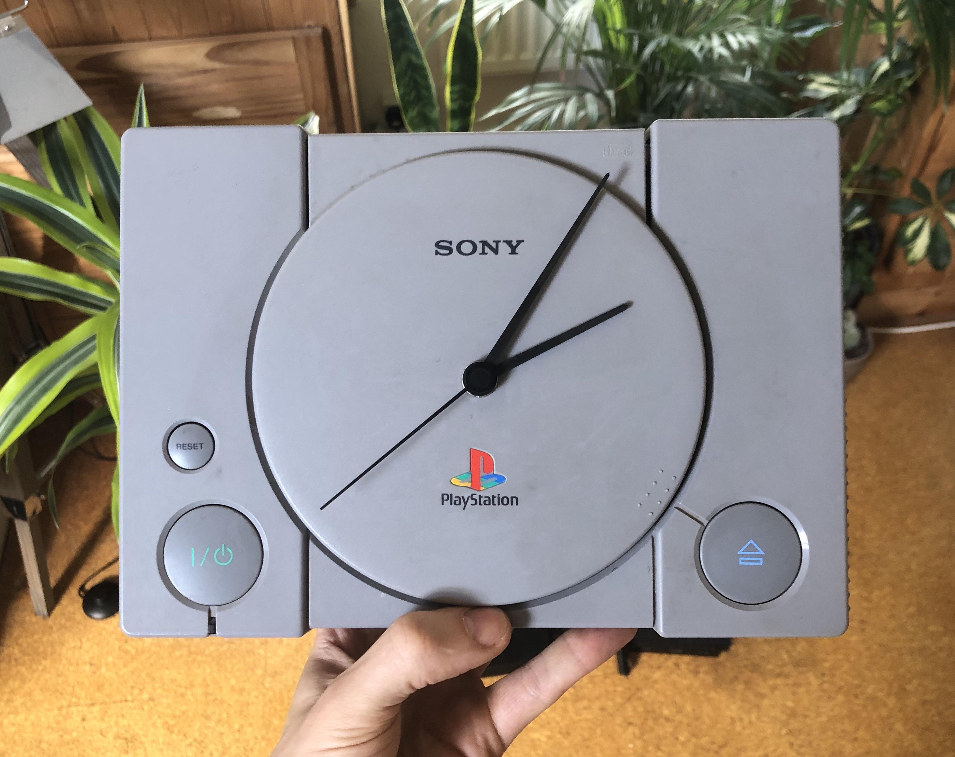I repurposed my old PlayStation into a clock! | Scrolller