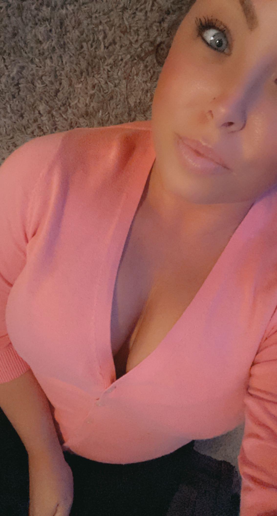 I see you peeking 😉 | Scrolller