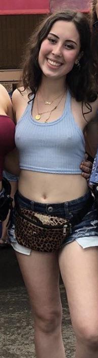 I think she’s cold | Scrolller