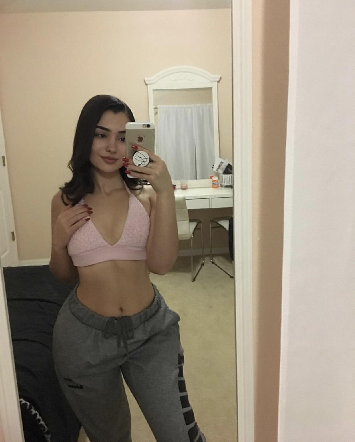 I think the only conclusion here is that her booty MUST be hell comfy! | Scrolller