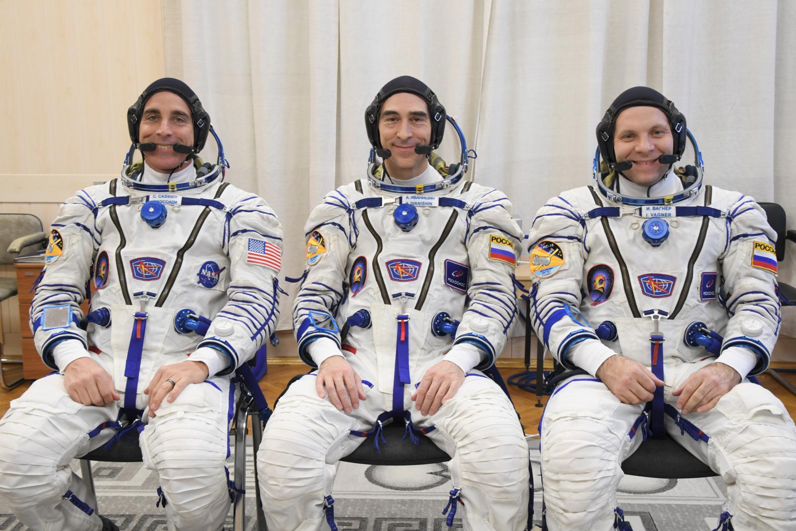 I tre membri dell'equipaggio della missione Soyuz MS-16 sono tornati oggi sulla Terra | Scrolller