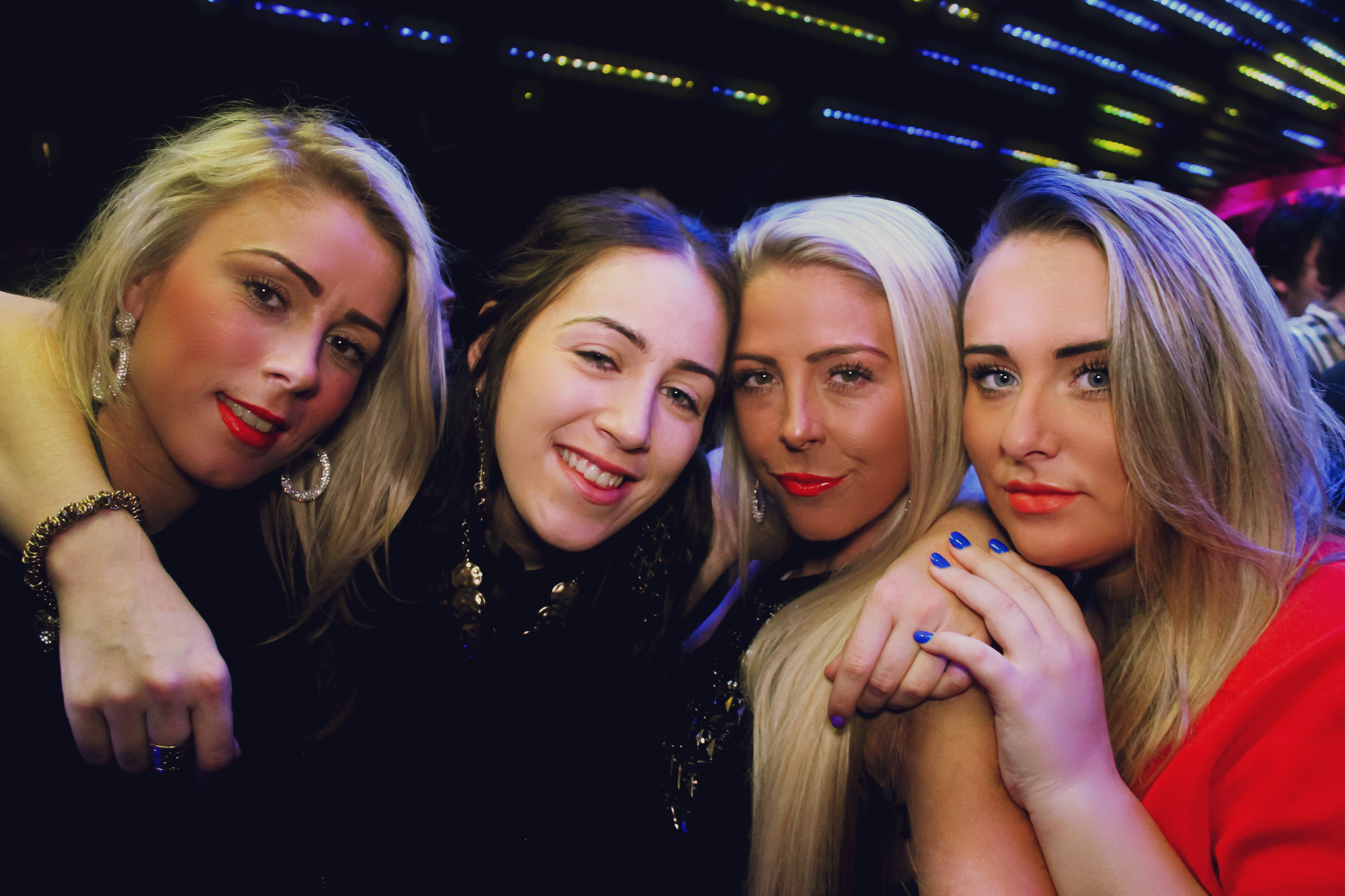 I used to be a nightclub photographer #1 | Scrolller