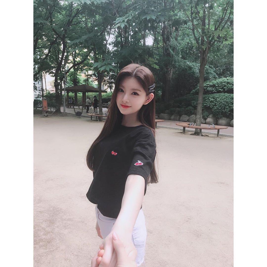 I Wanna Hold Hands With Wang Yiren 😫😩😳 | Scrolller