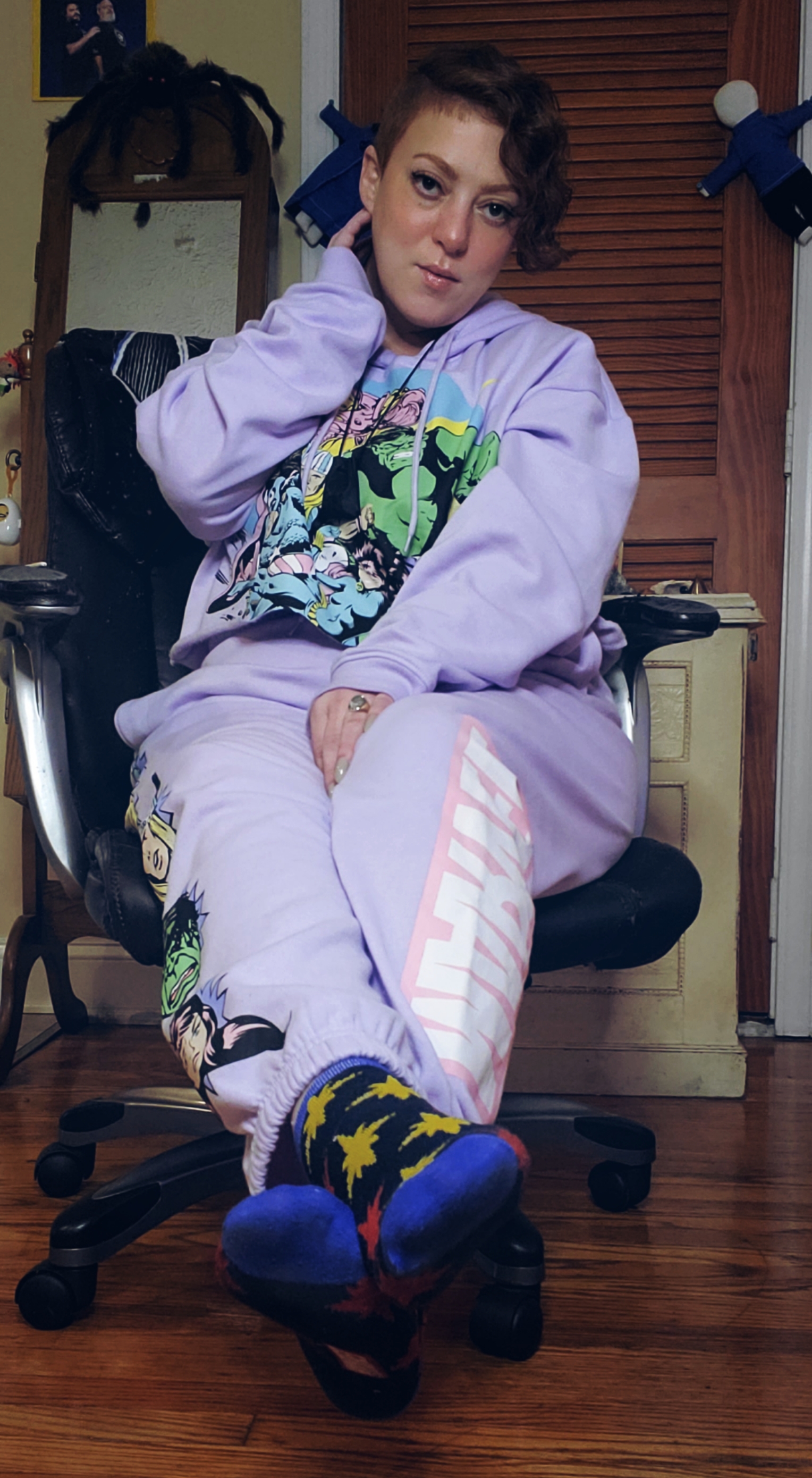 I want a stool to rest my feet on... maybe your face will do | Scrolller