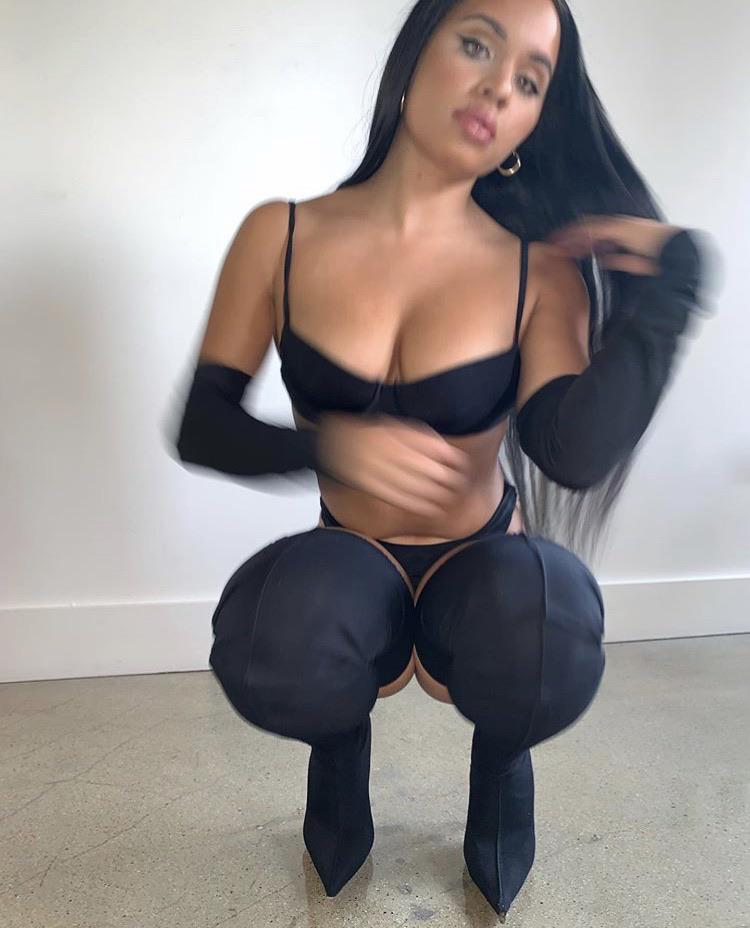 I want her to ride my face 👅 | Scrolller