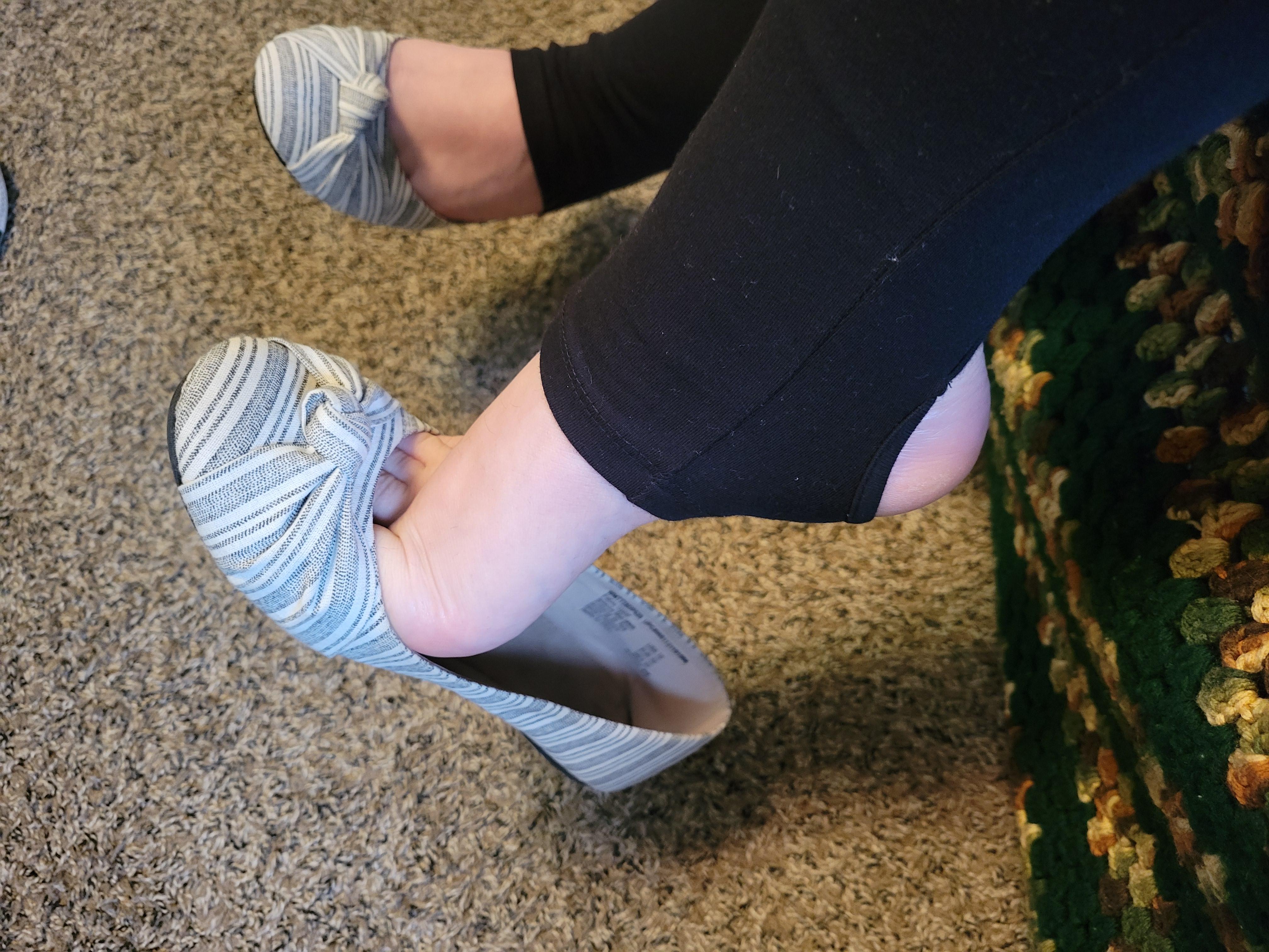 I want to fly away. | Scrolller