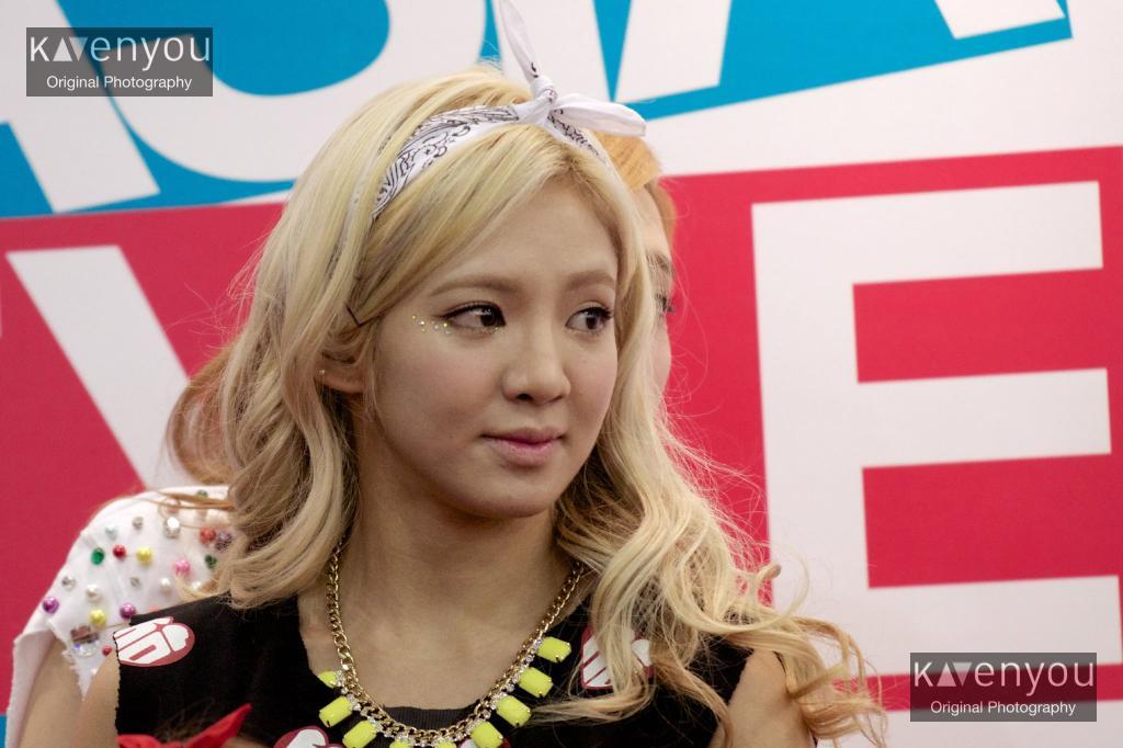 I Want To Pinch Her Cheeks Scrolller