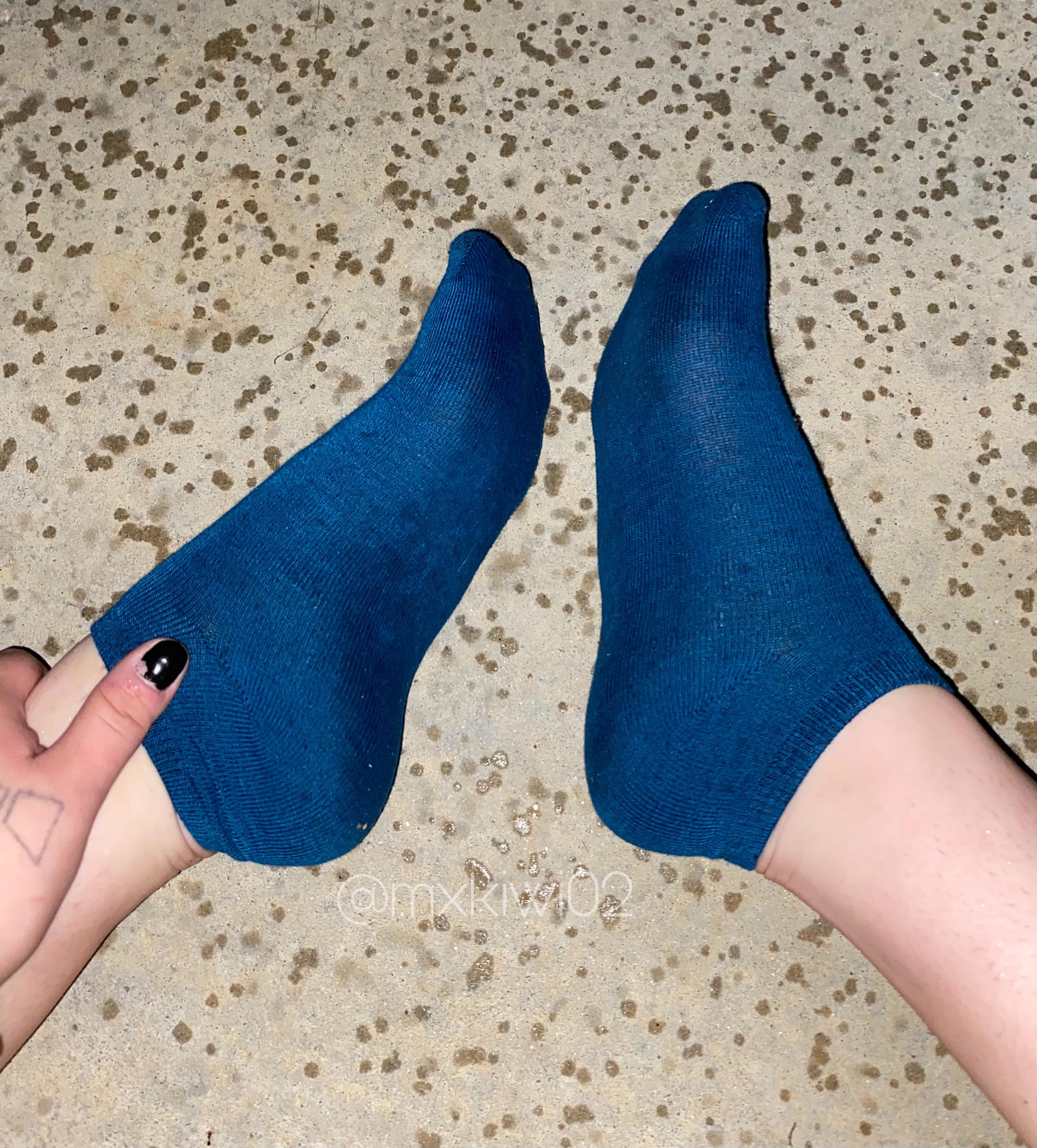 i want to watch you sniff these like a good little pet (: | Scrolller