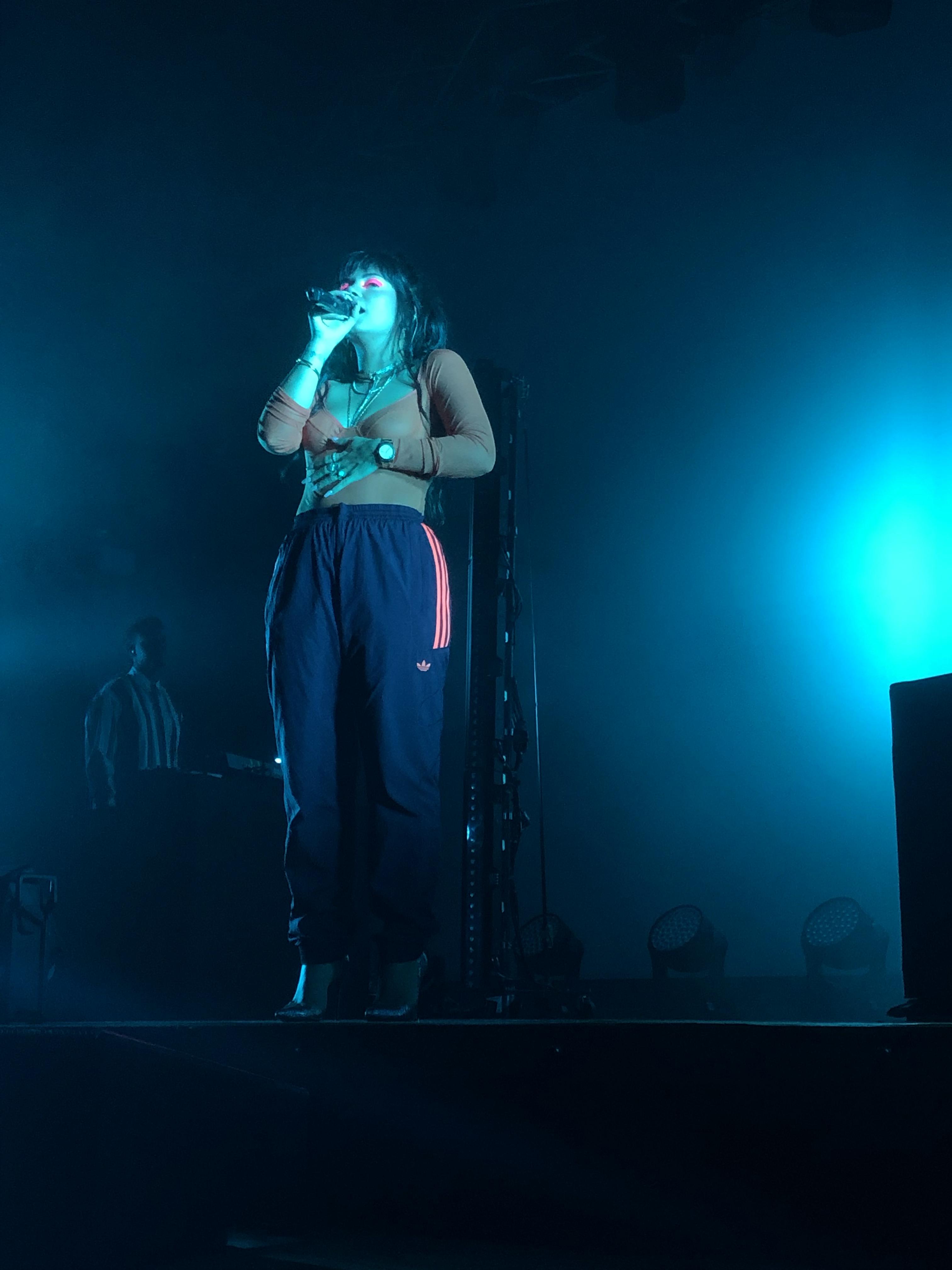 I was front row at the ‘no shame’ Perth concert- such a fucking experience!! | Scrolller