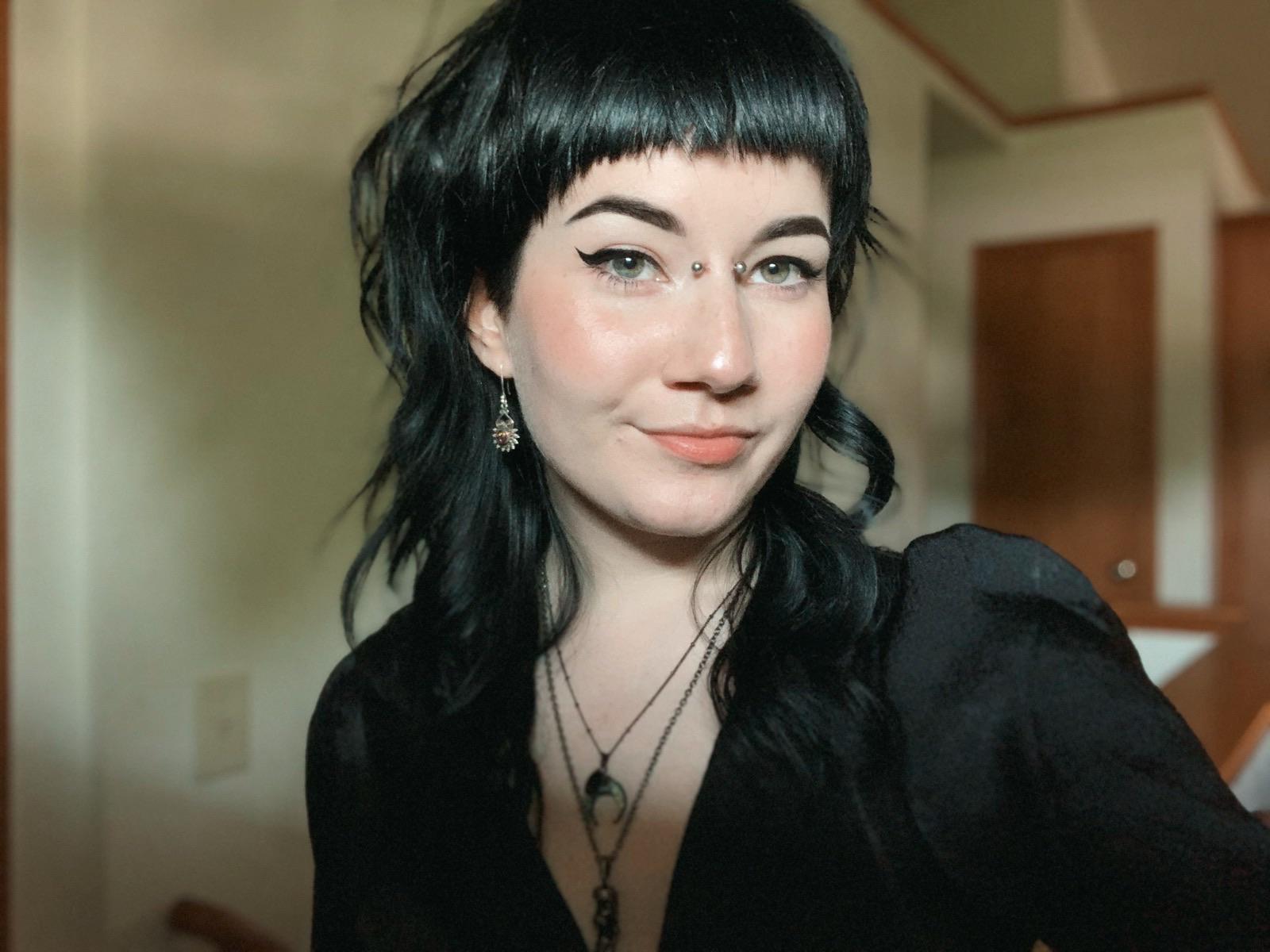 I was given this beautiful, dark shag mullet and I’m obsessed with it | Scrolller