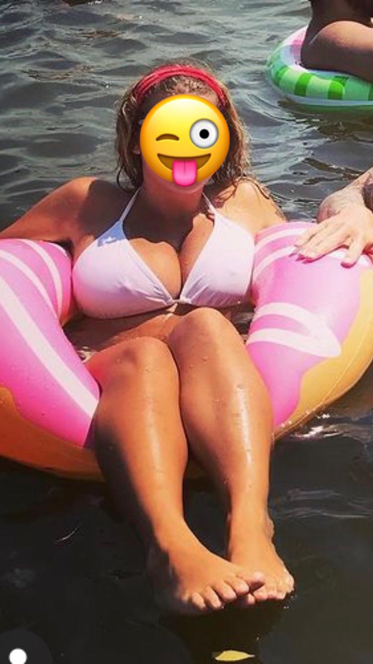 I wonder if she noticed.. | Scrolller