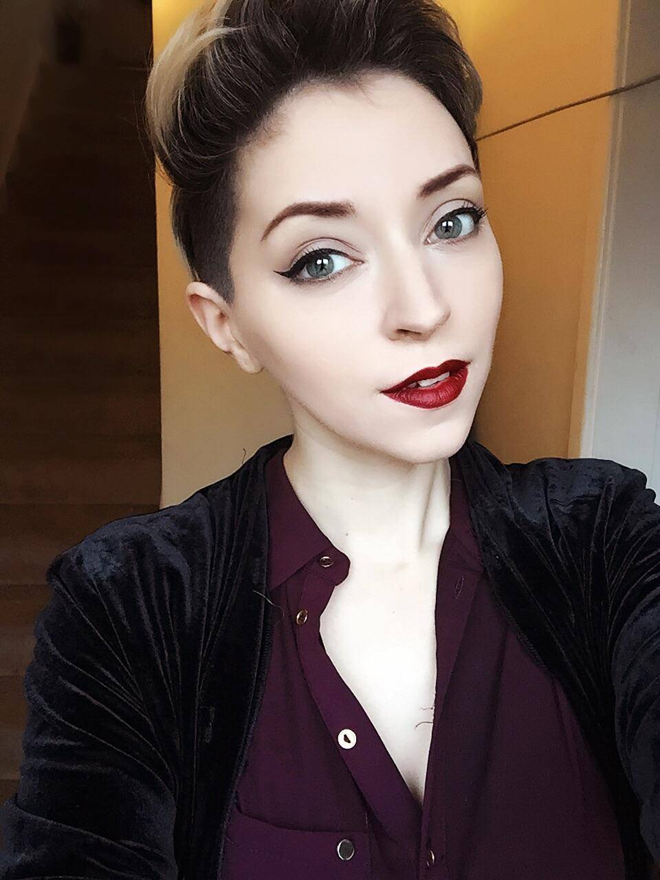 I wore dark red lipstick in work today. This was me at 7:30am. | Scrolller