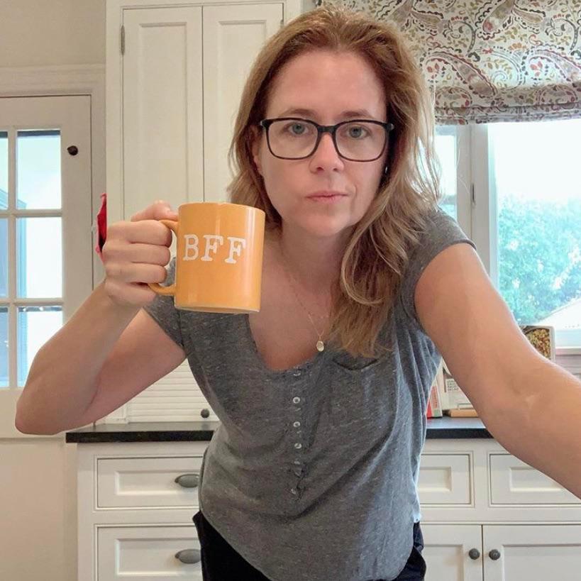 I would love to get a bunch of loads in that mug after her blowbang and watch Jenna have to gulp ...