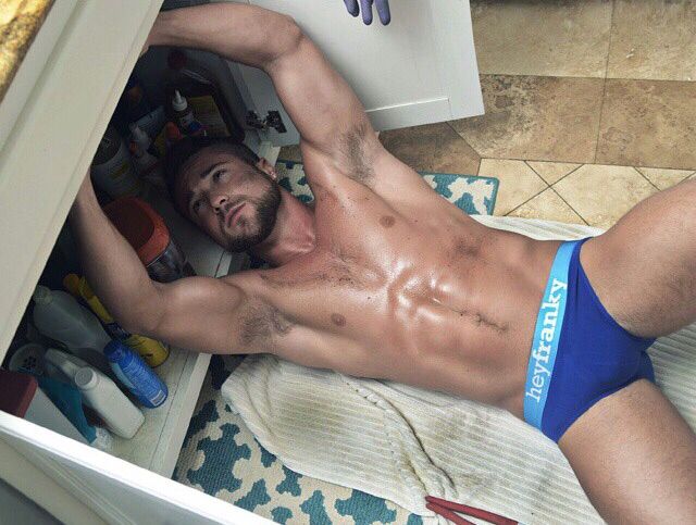 I wouldn't mind seeing his plumber's crack either. (Colby Melvin) | Scrolller
