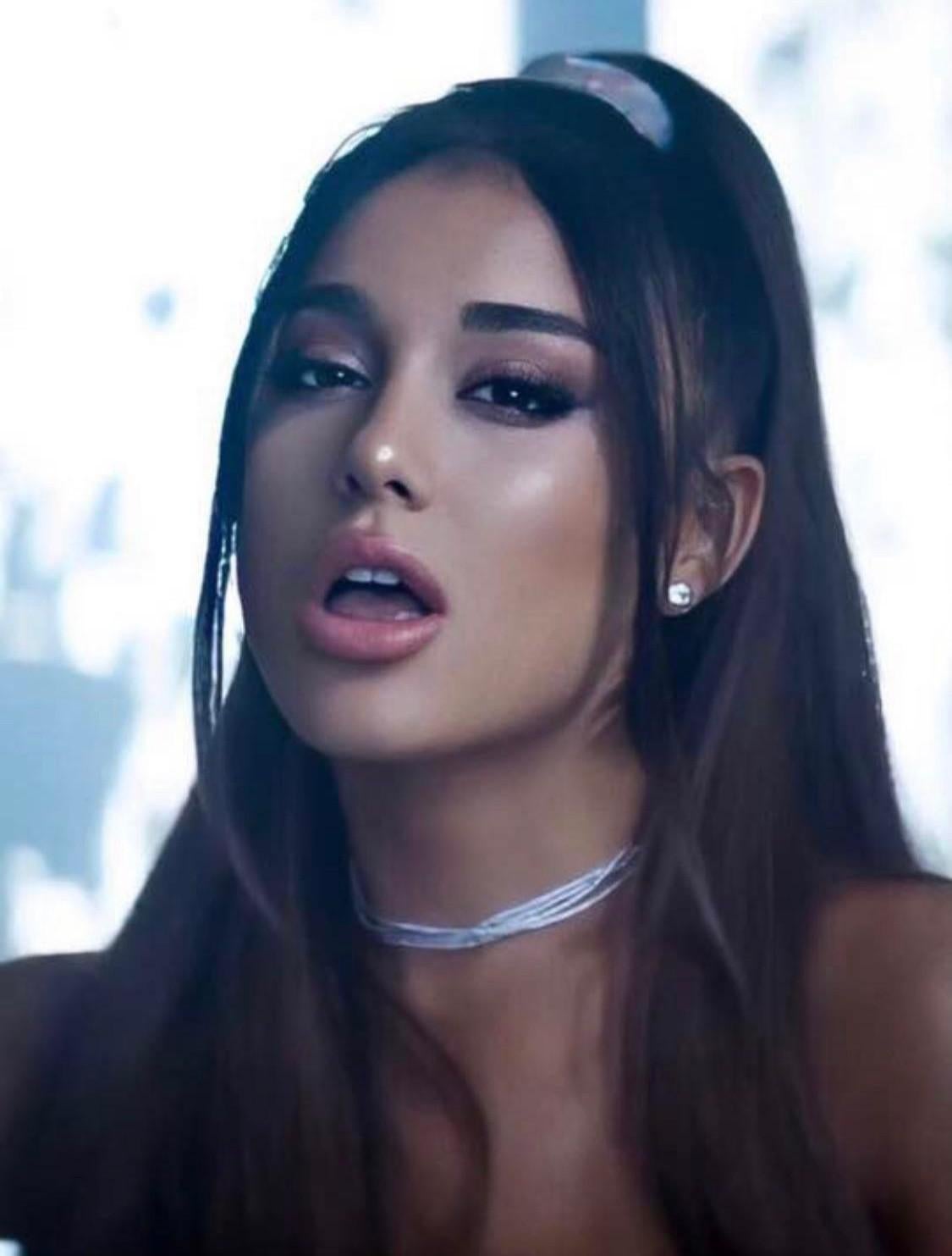 I'd make love to Ariana Grande's mouth | Scrolller