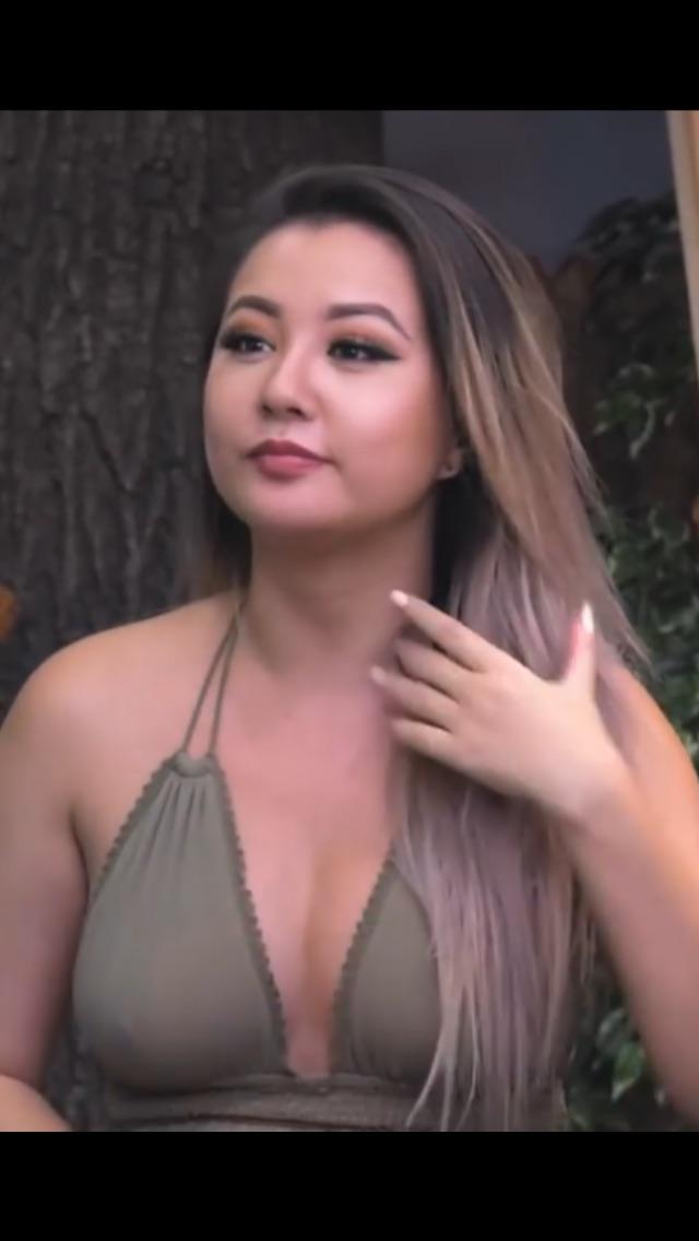 If all jk girls dressed like gina, the views and money would be way higher | Scrolller