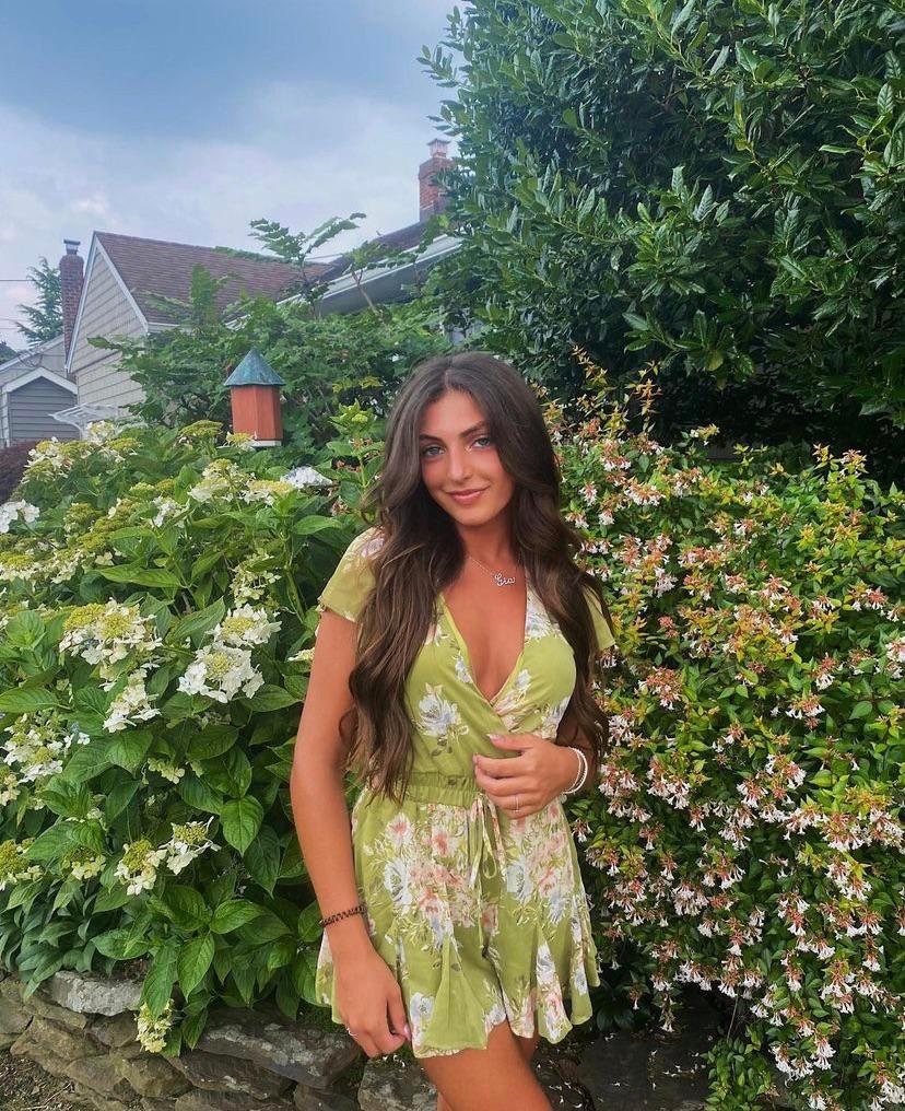 my step sis🤤🤤hmu | Scrolller