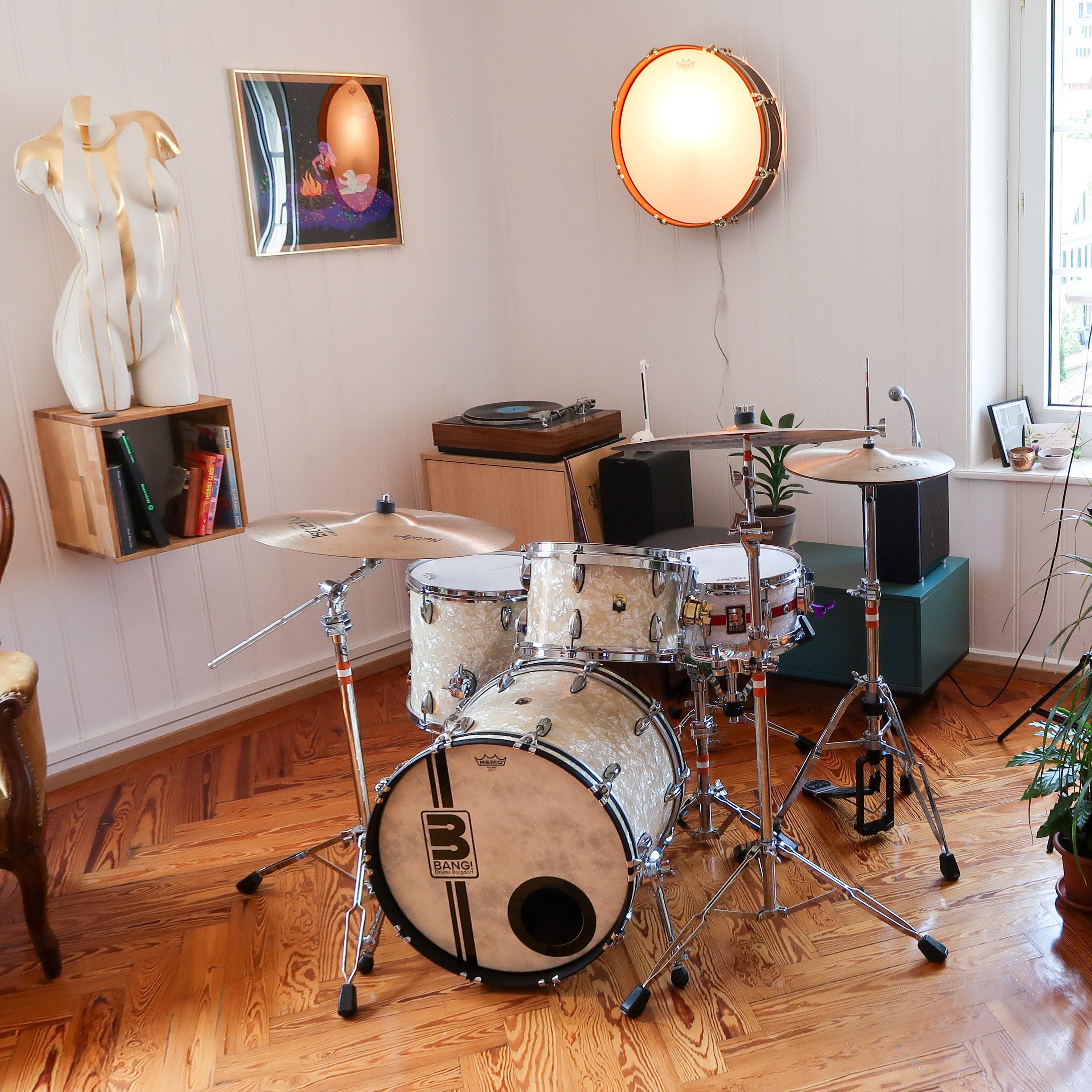 If she lets you set it up in the living room, she‘s a keeper. | Scrolller