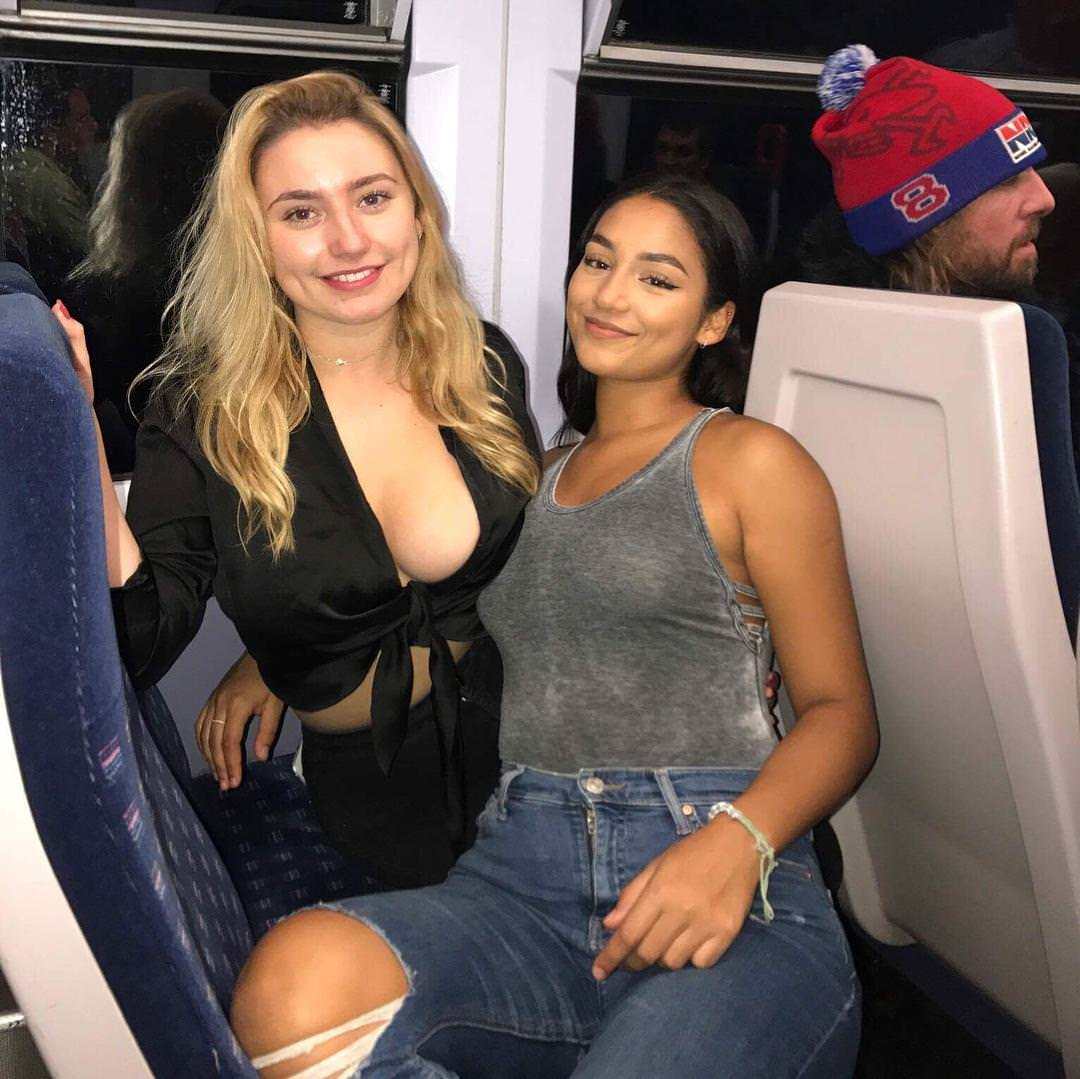 [IG] Massive Sideboob | Scrolller