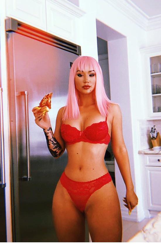 Iggy Azalea Scrolller