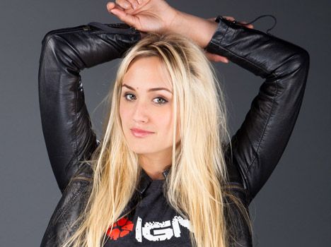IGN Review Girl Naomi Kyle | Scrolller