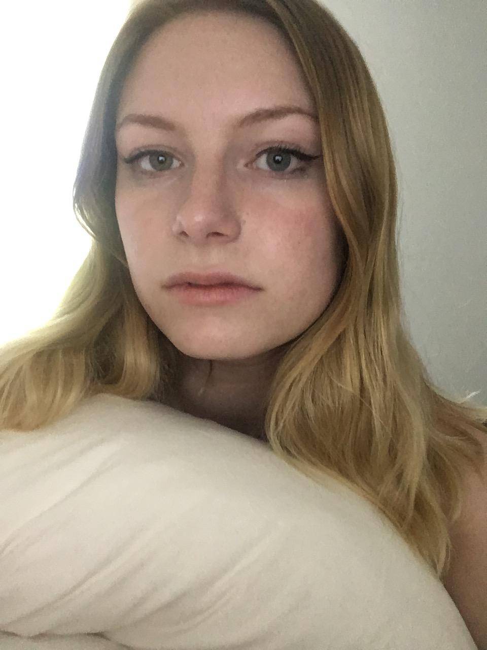 Ignore the messy room, focus on the tiddies | Scrolller