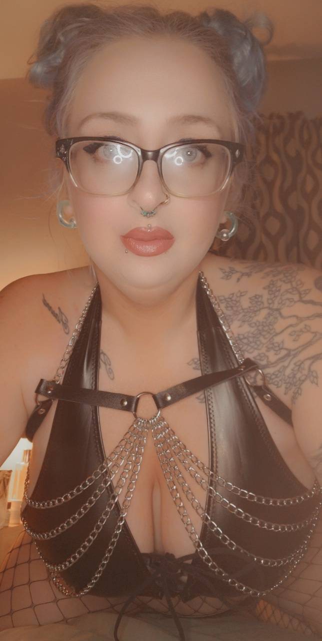 I'll be someone's big tiddy goth girlfriend | Scrolller