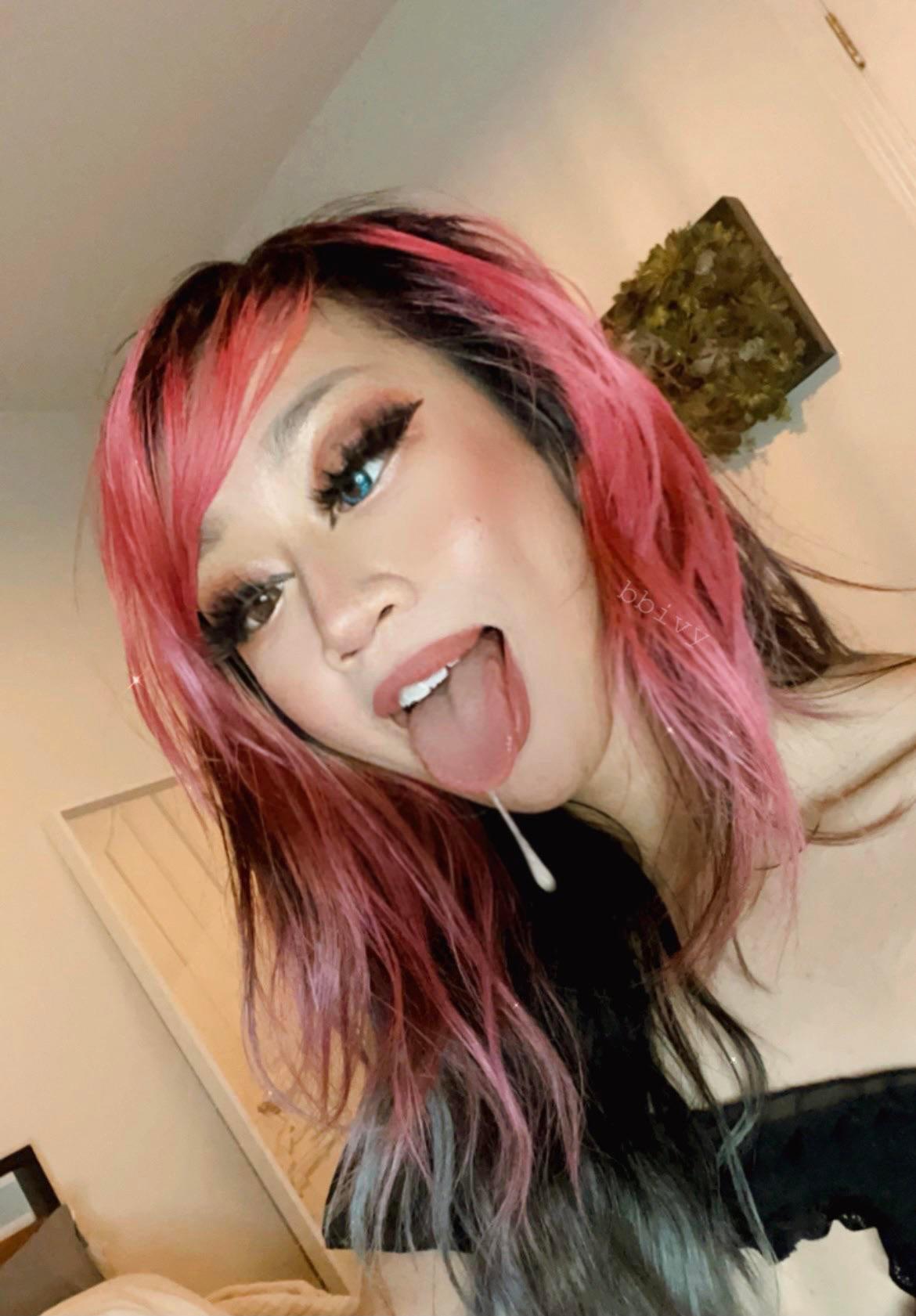 Gm from your favourite lil emo waifu 🥰 | Scrolller