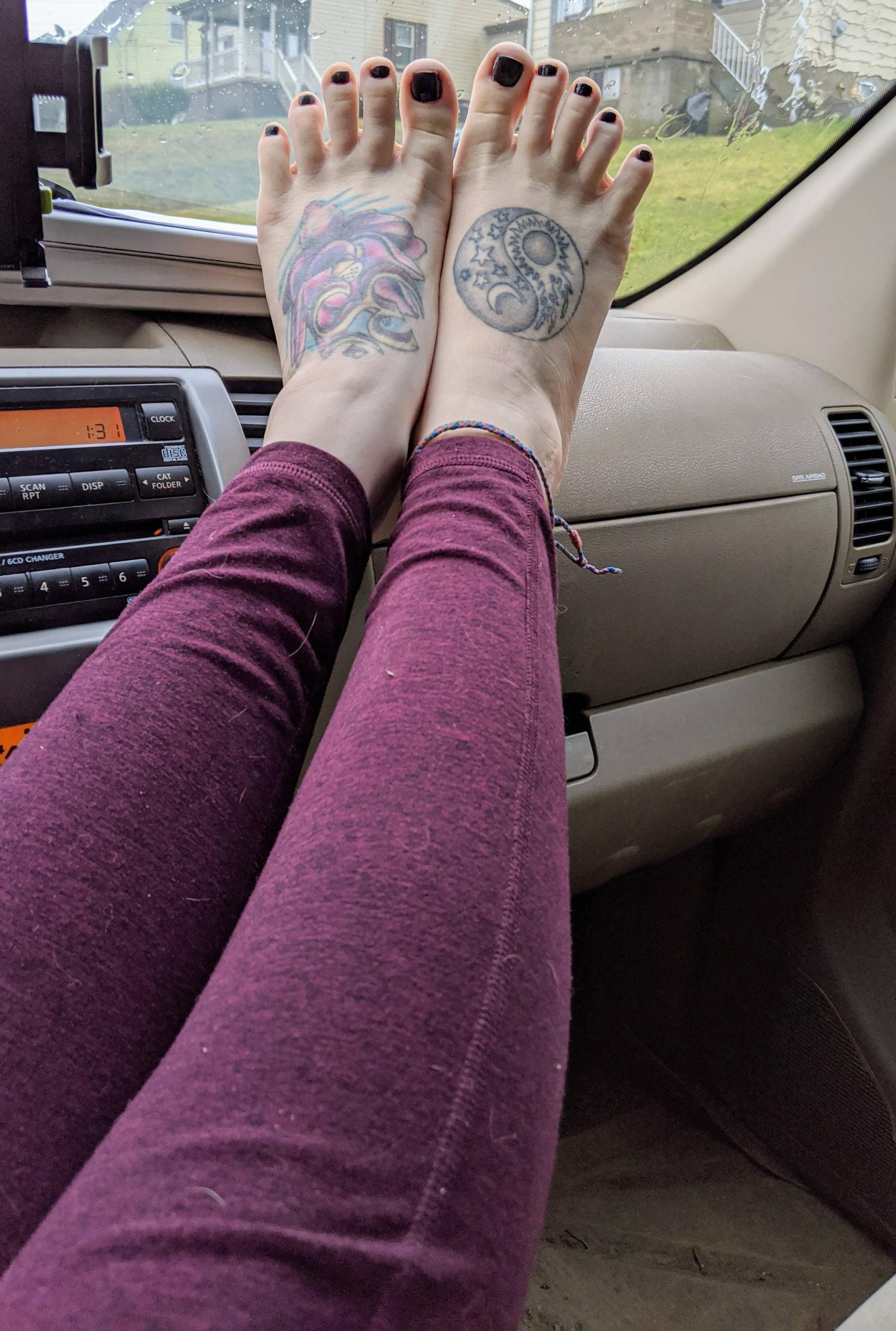 I'm a busy bee today but I wanted to show off my new pedicure 💕 | Scrolller