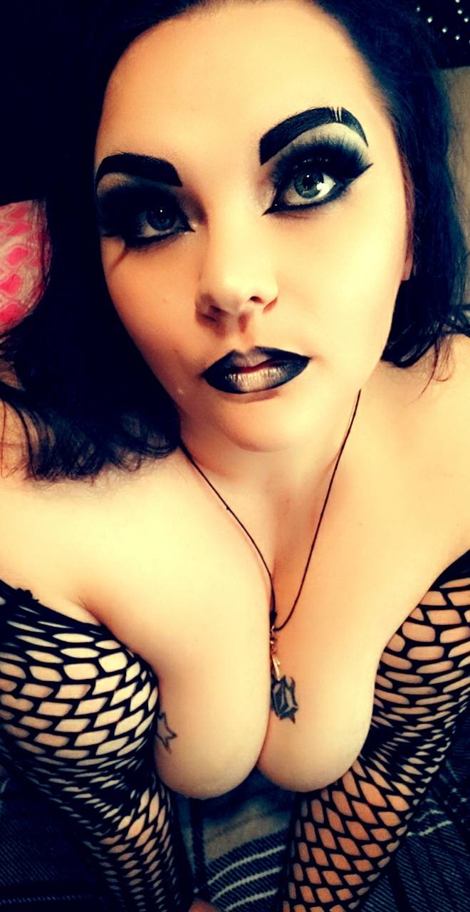 Im a good girl sometimes ;) | Scrolller