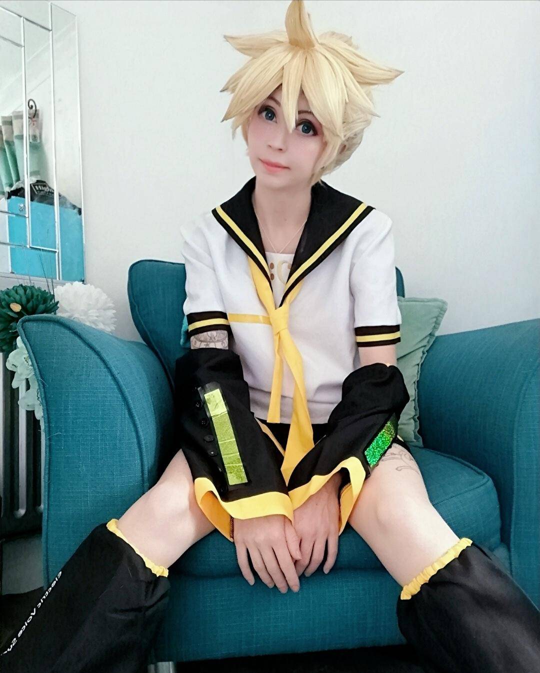 I'm a massive Len kagamine dork 🥰🥰🥰 best boy! 💛🍌 | Scrolller