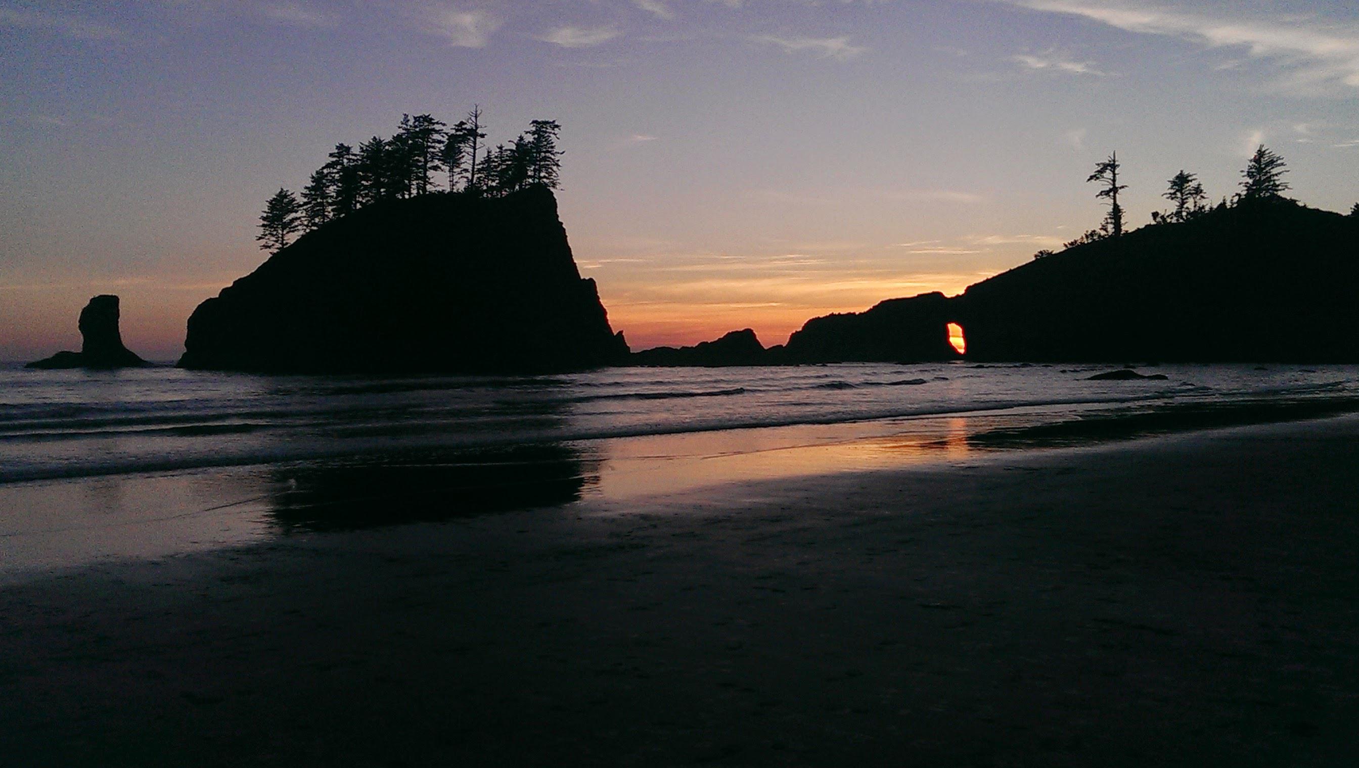 I'm a sucker for a pretty sunset (: taken at La Push beach on the Olympic Peninsula | Scrolller