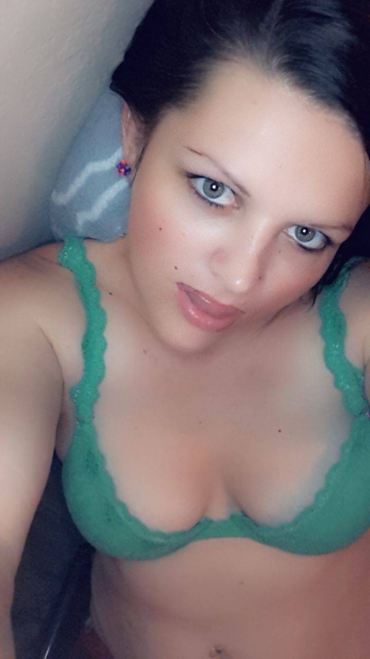 Im bored again and [f]eeling naughty! 😇😈😁 | Scrolller