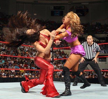 Rosa Mendes knocks out Brie Bella | Scrolller