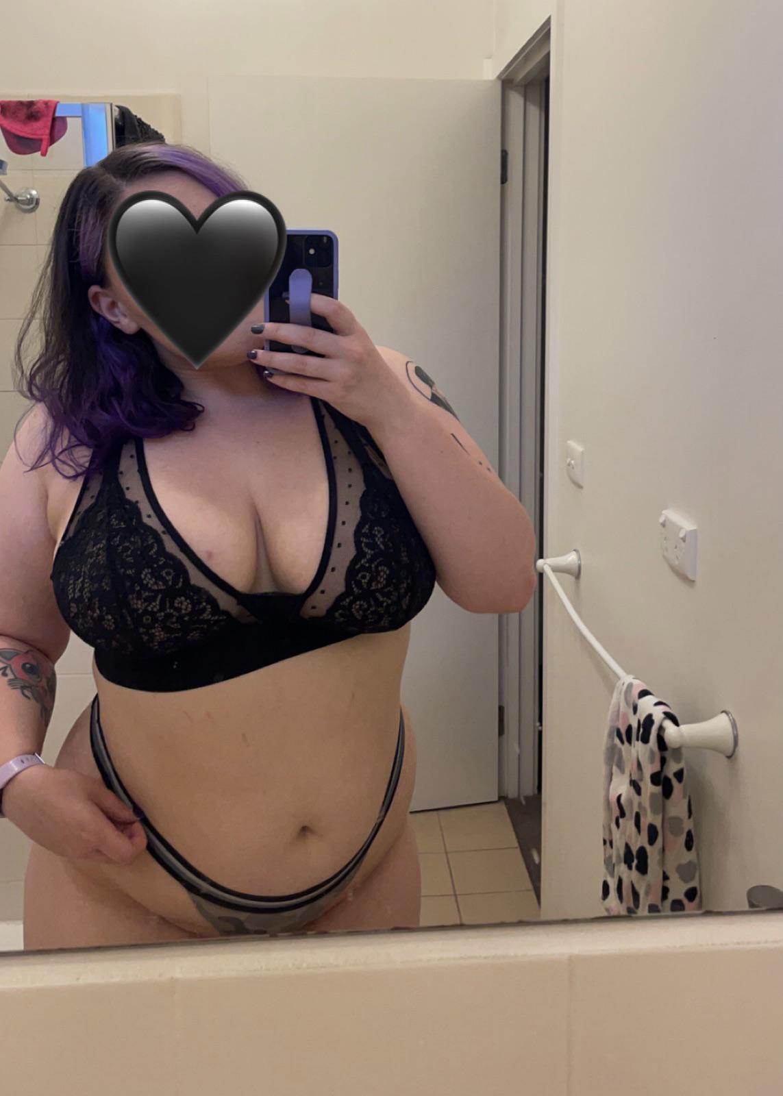 in a cuddling kinda mood today (f) 😌 | Scrolller