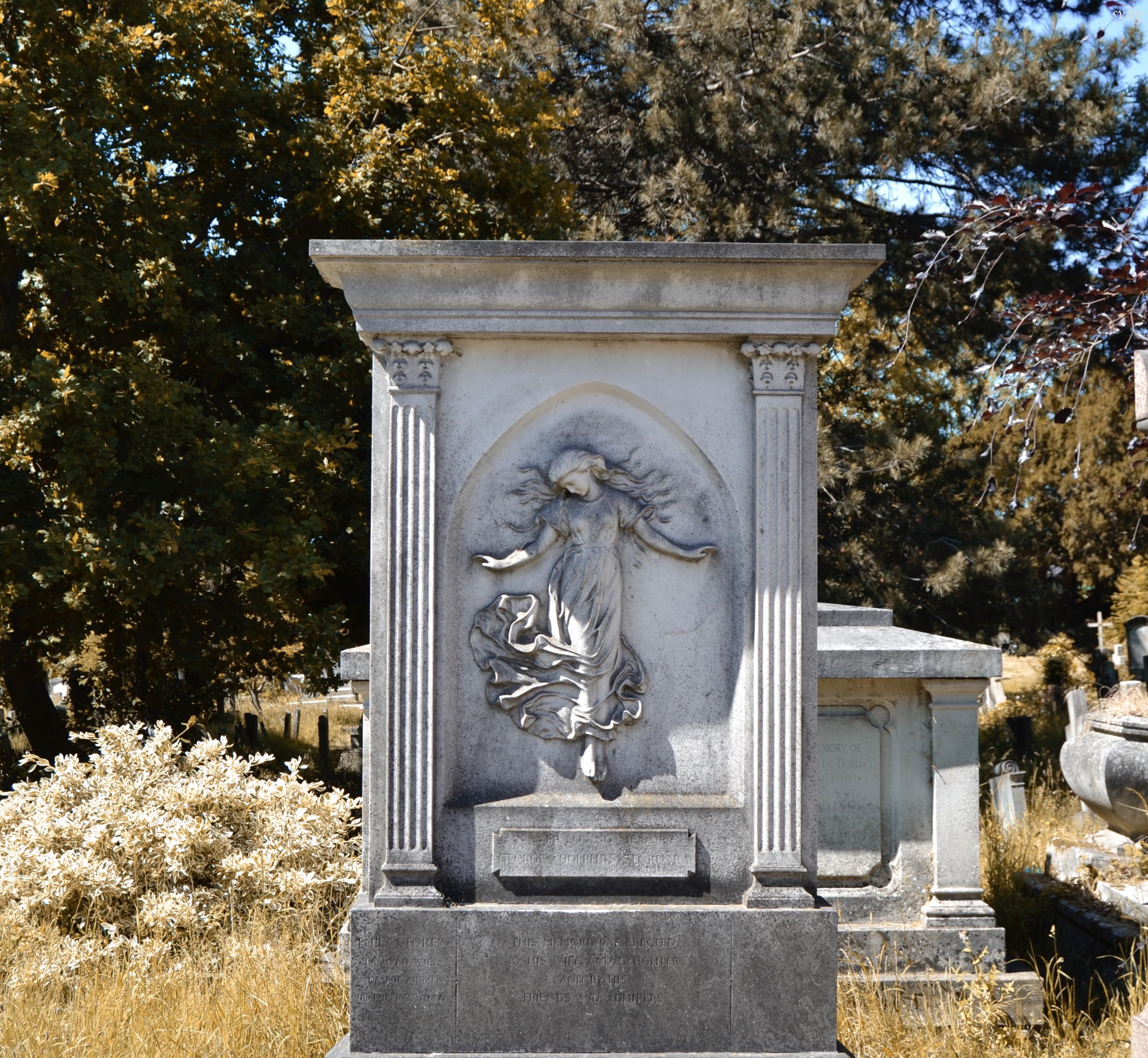 In love with the romantic decadence of London. | Scrolller